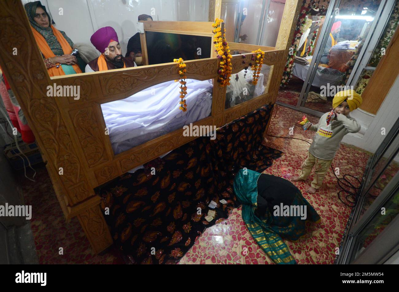 Peshawar, Khyber Pakhtunkhwa, Pakistan. 28th Dec, 2022. Sikh devotees ...