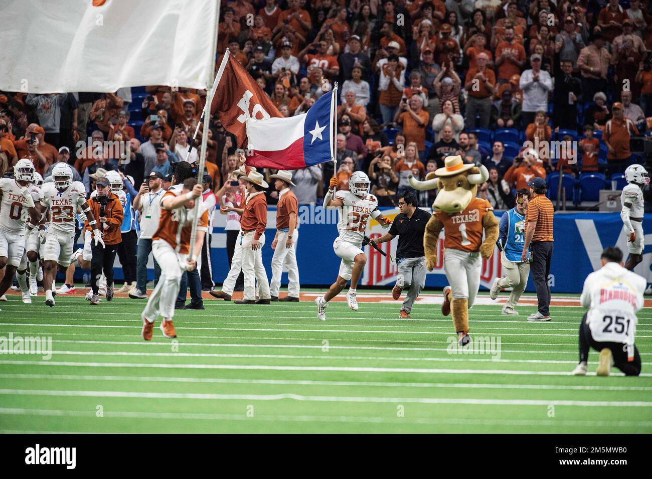 December 29, 2022: Texas Longhorns Jerrin Thompson (28) in action ...