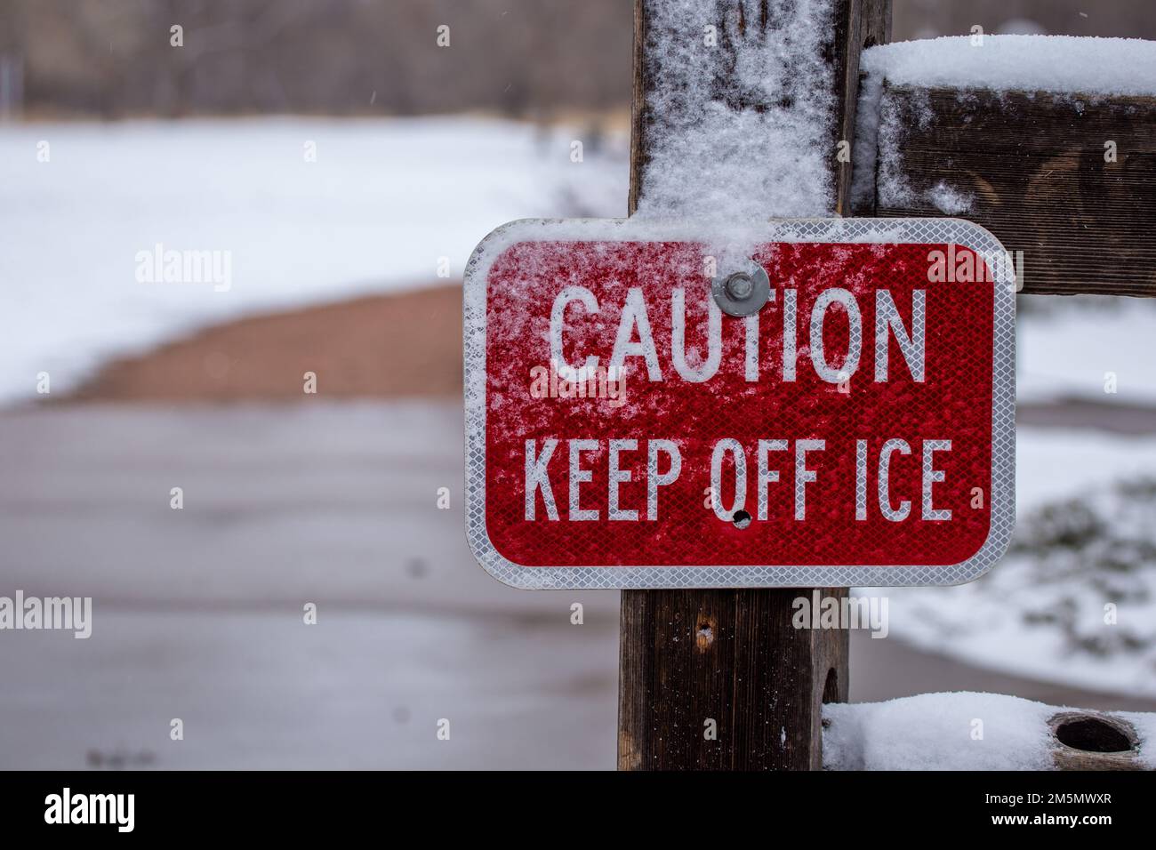 Danger keep off the ice hi-res stock photography and images - Alamy