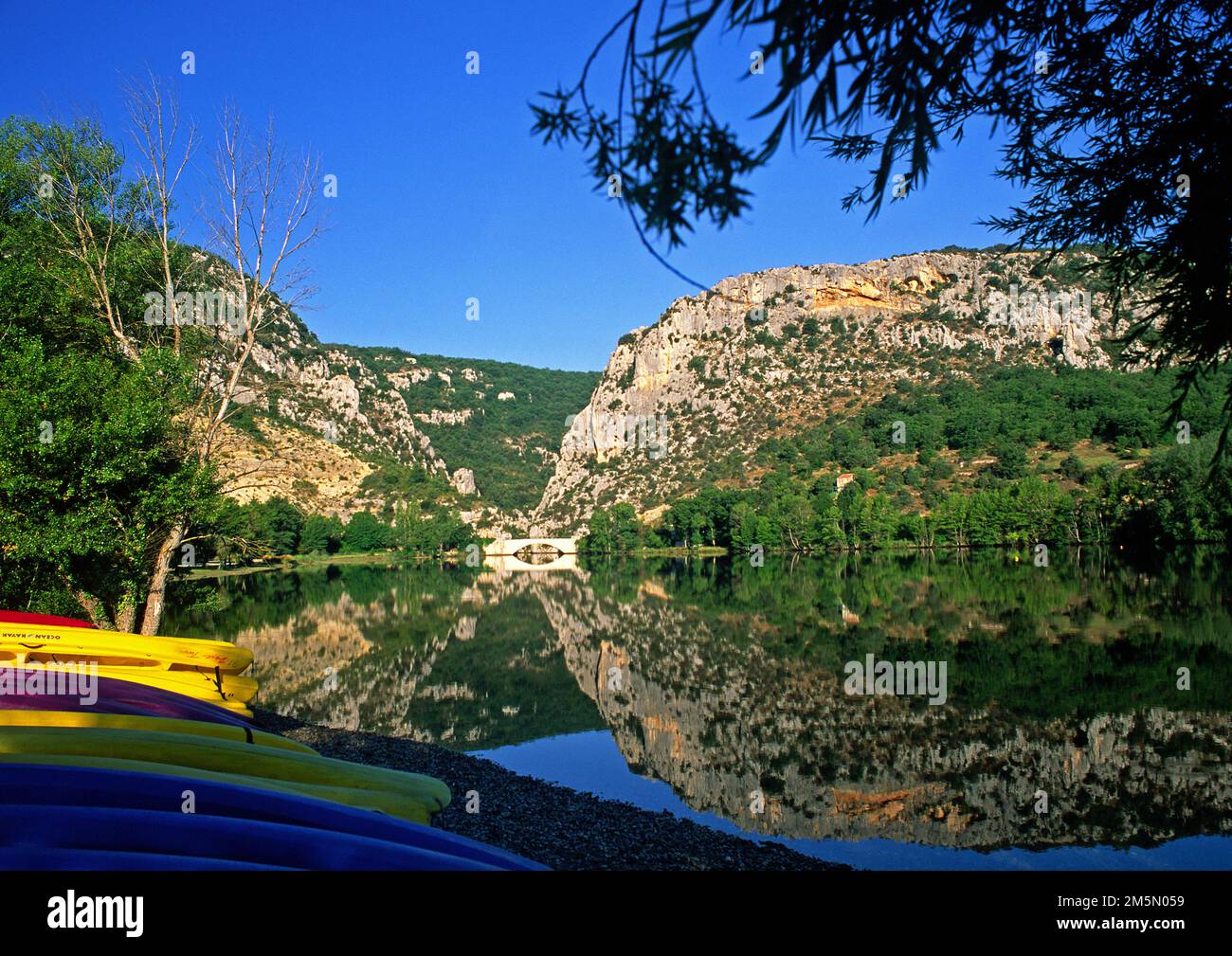 Lake of dam of Quinson Stock Photo - Alamy