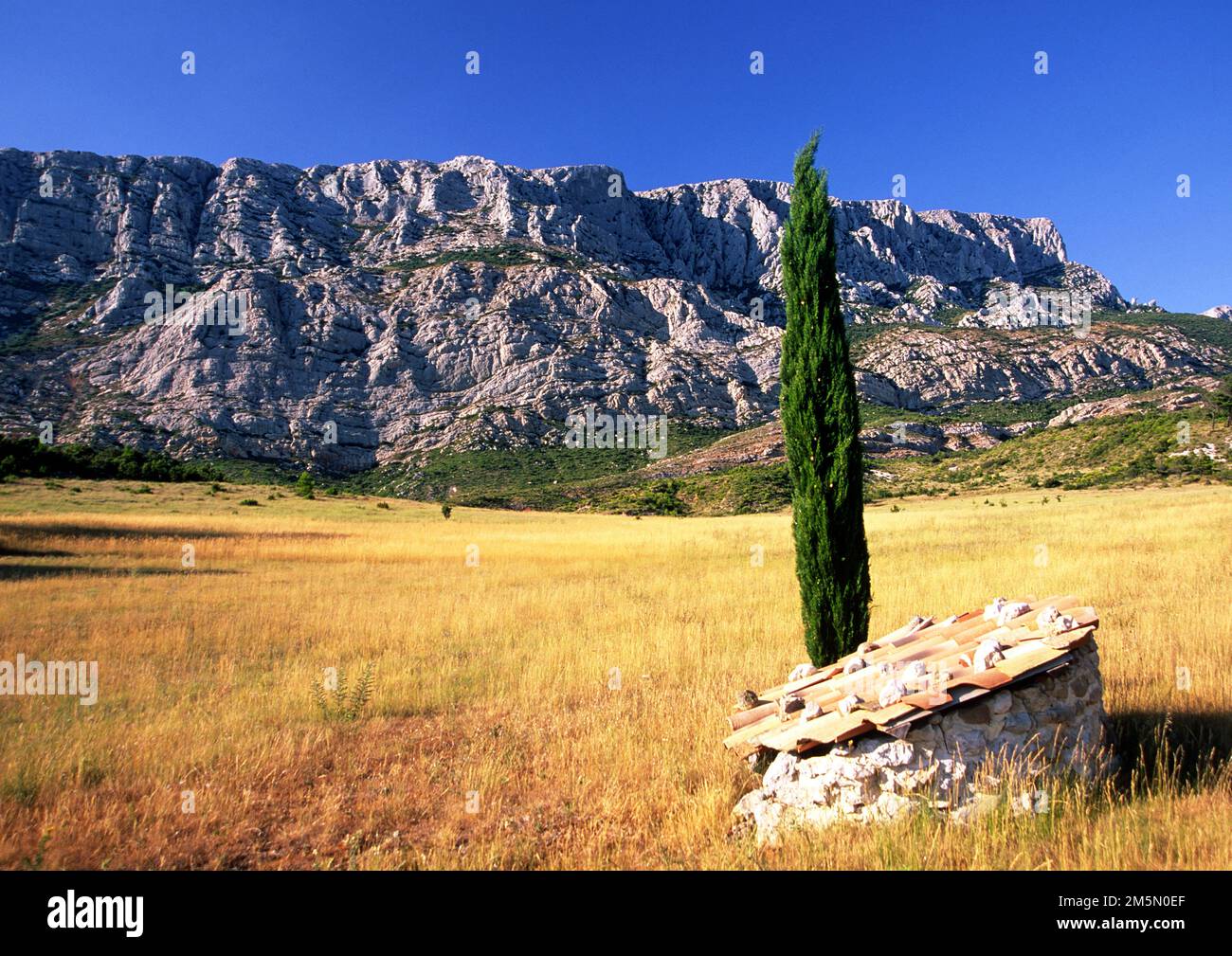 Aix en provence ste victoire mountain hi-res stock photography and ...