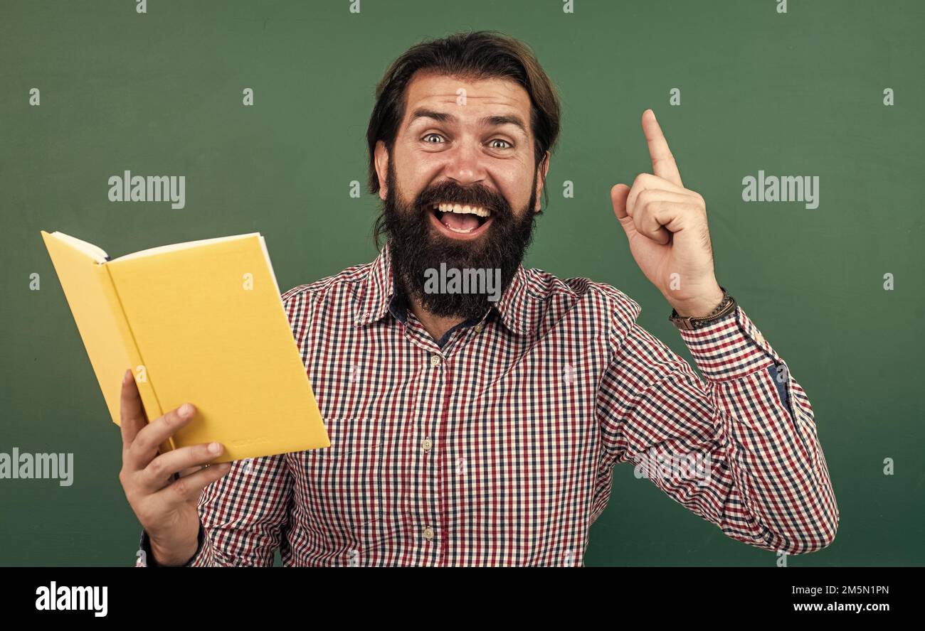 Student reading newspaper classroom hi-res stock photography and images ...