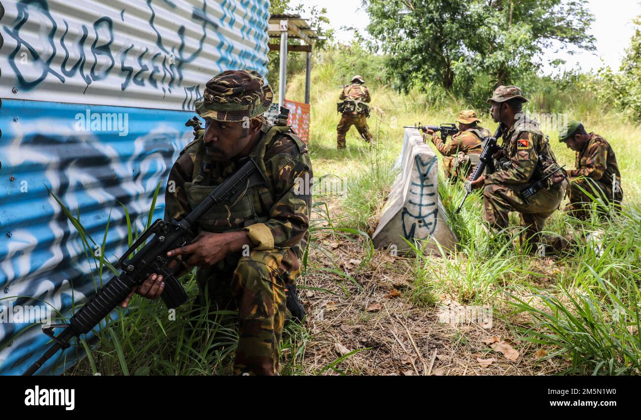 U.S. Army Soldiers from the 130th Engineer Brigade, 8th Military Police ...