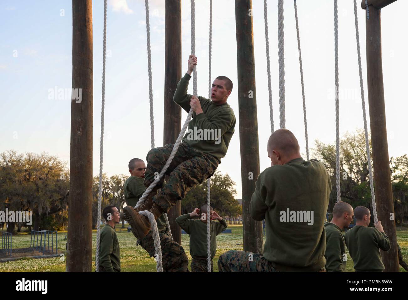 Recruits with India Company, 3rd Recruit Training Battalion, conduct ...