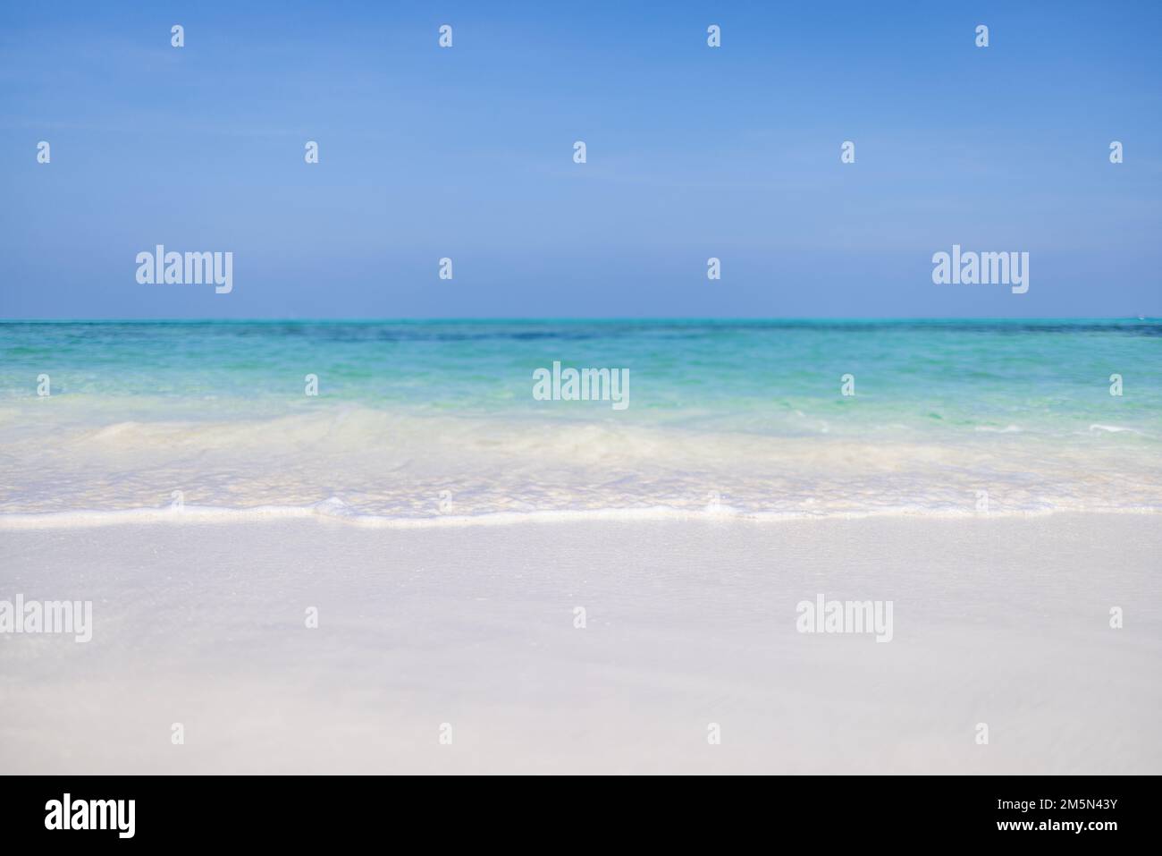Empty travel tranquil coast beach hi-res stock photography and images ...
