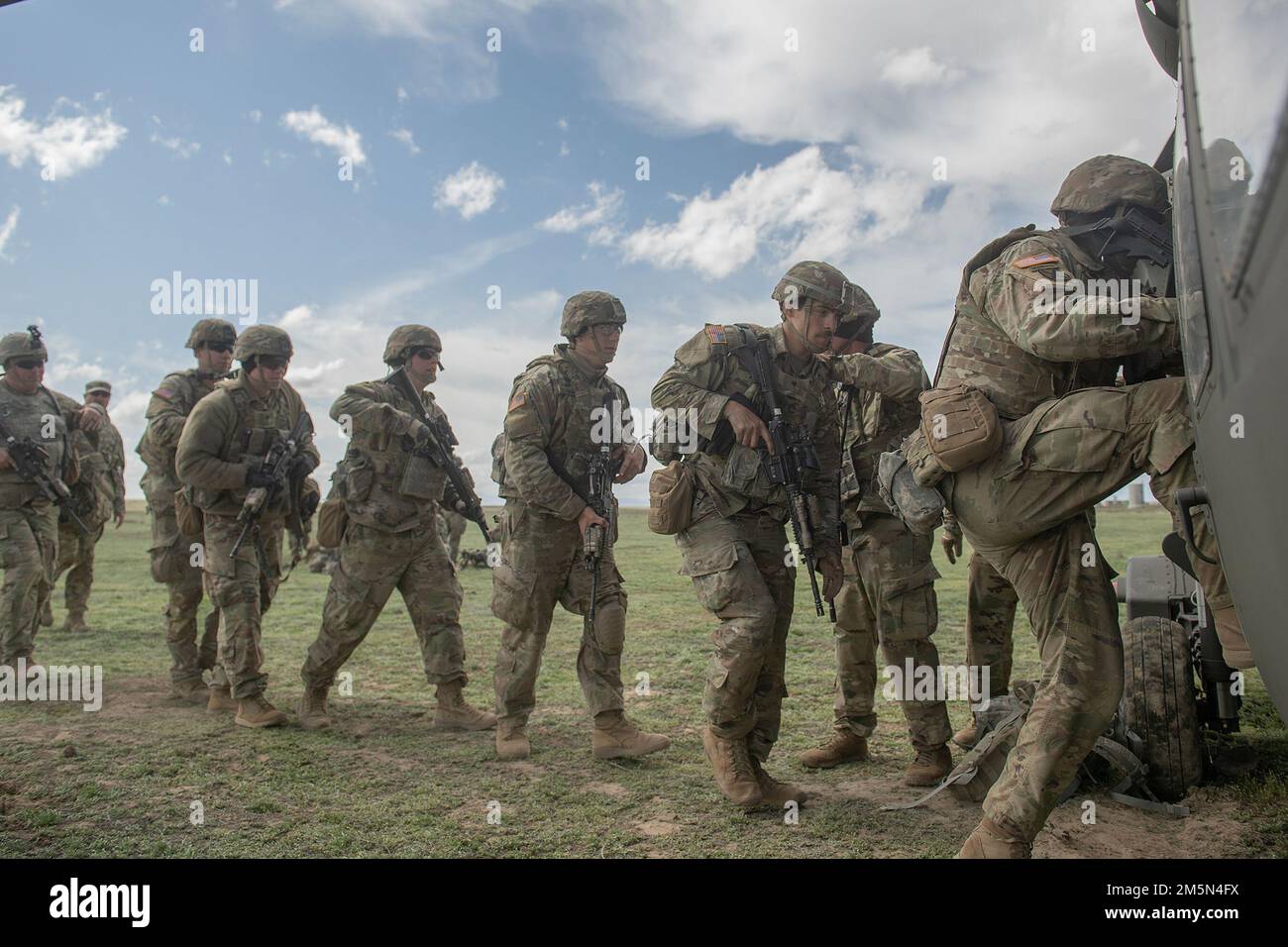 Idaho Army National Guard Soldiers from Charlie Company, 2-116th ...