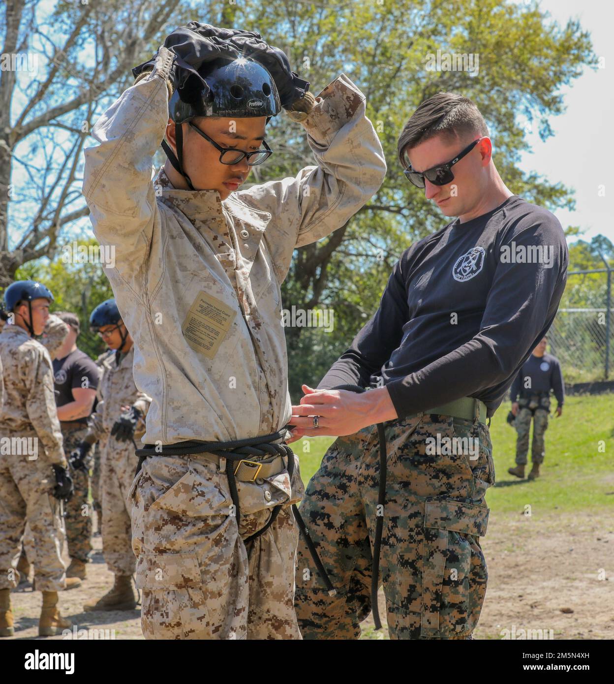 Recruits with India Company, 3rd Recruit Training Battalion learn how ...