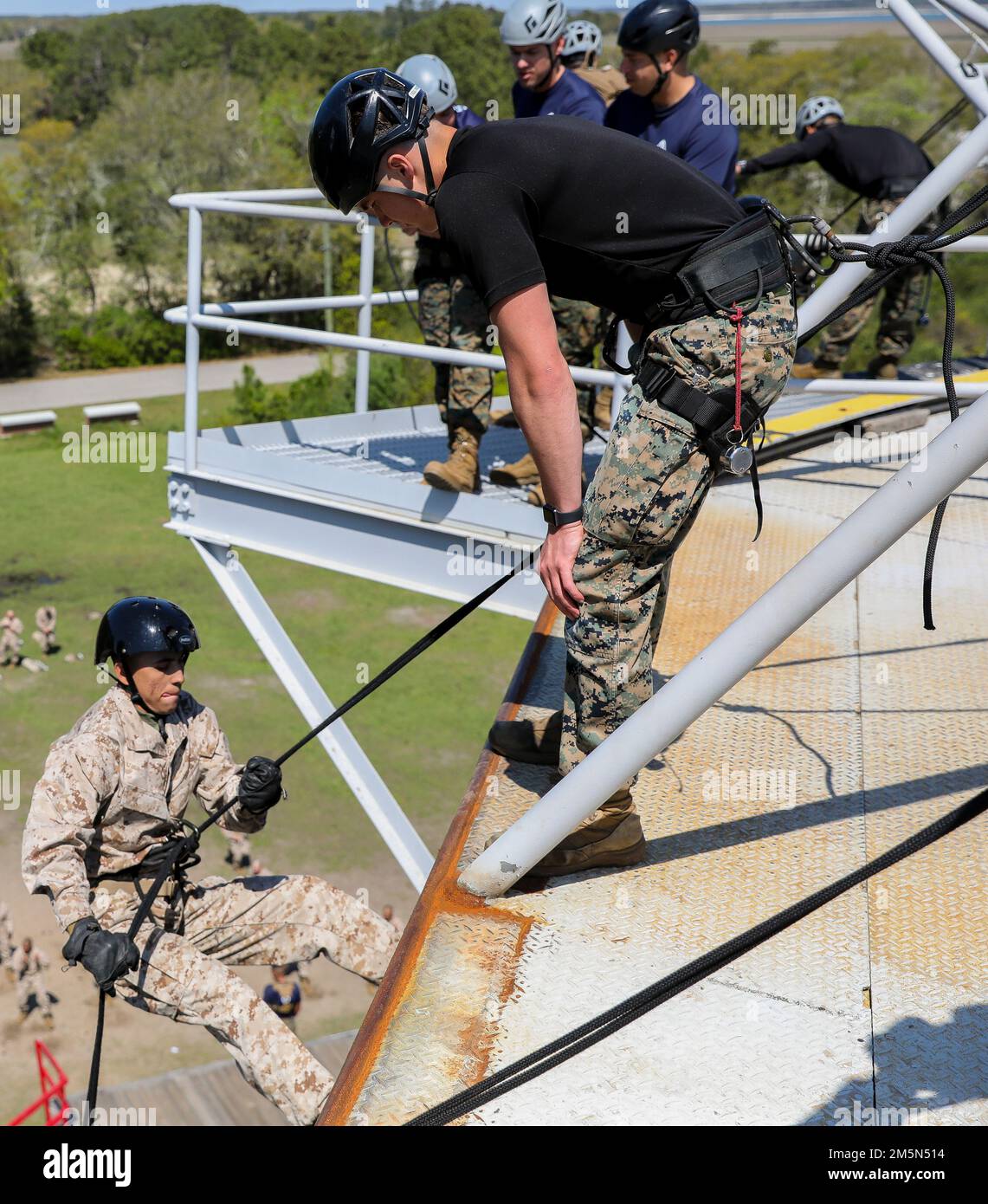 Recruits with India Company, 3rd Recruit Training Battalion learn how ...