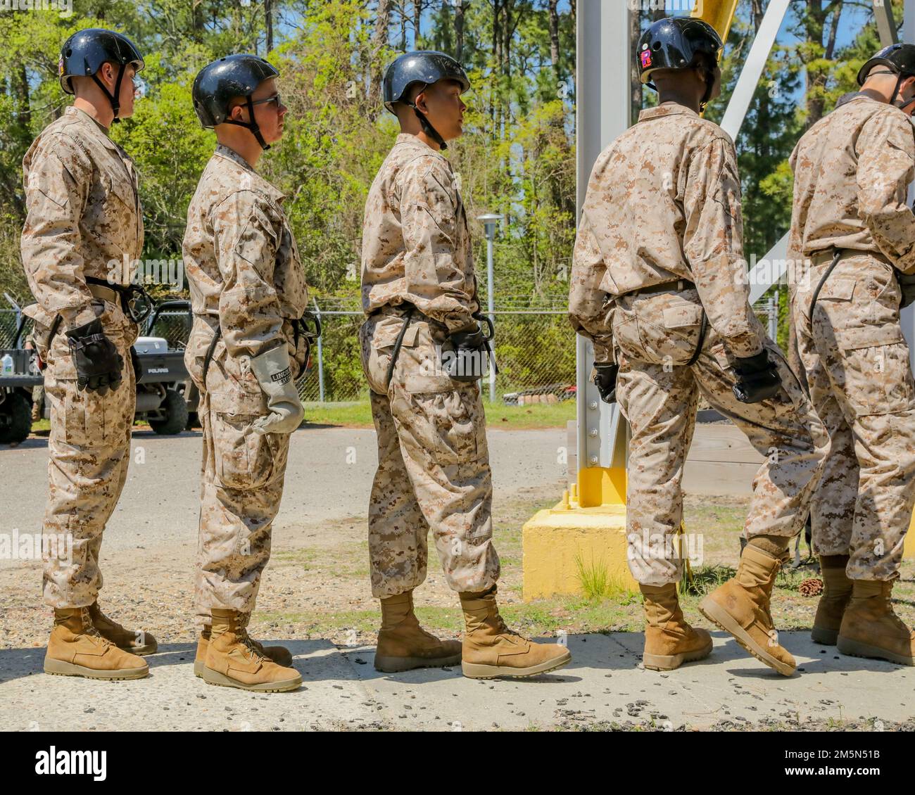 Recruits with India Company, 3rd Recruit Training Battalion learn how ...