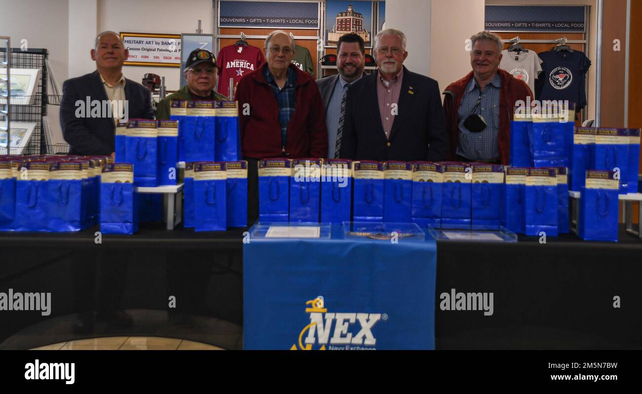 220326-N-MQ631-1046 GROTON, Conn. (March 29, 2022) David Lewis, general ...