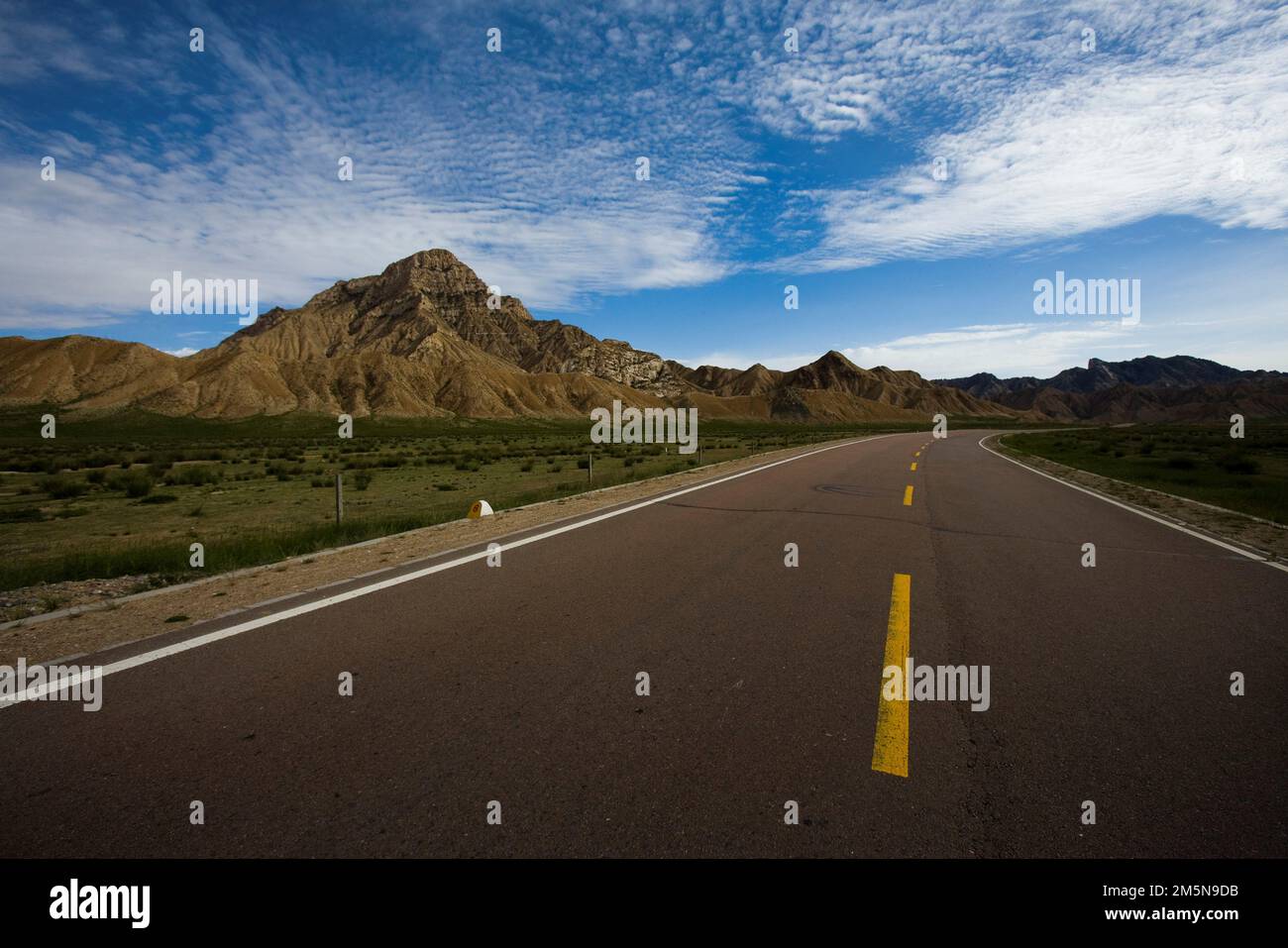 The Landscape along the road from Qinghai to Tibet Stock Photo - Alamy