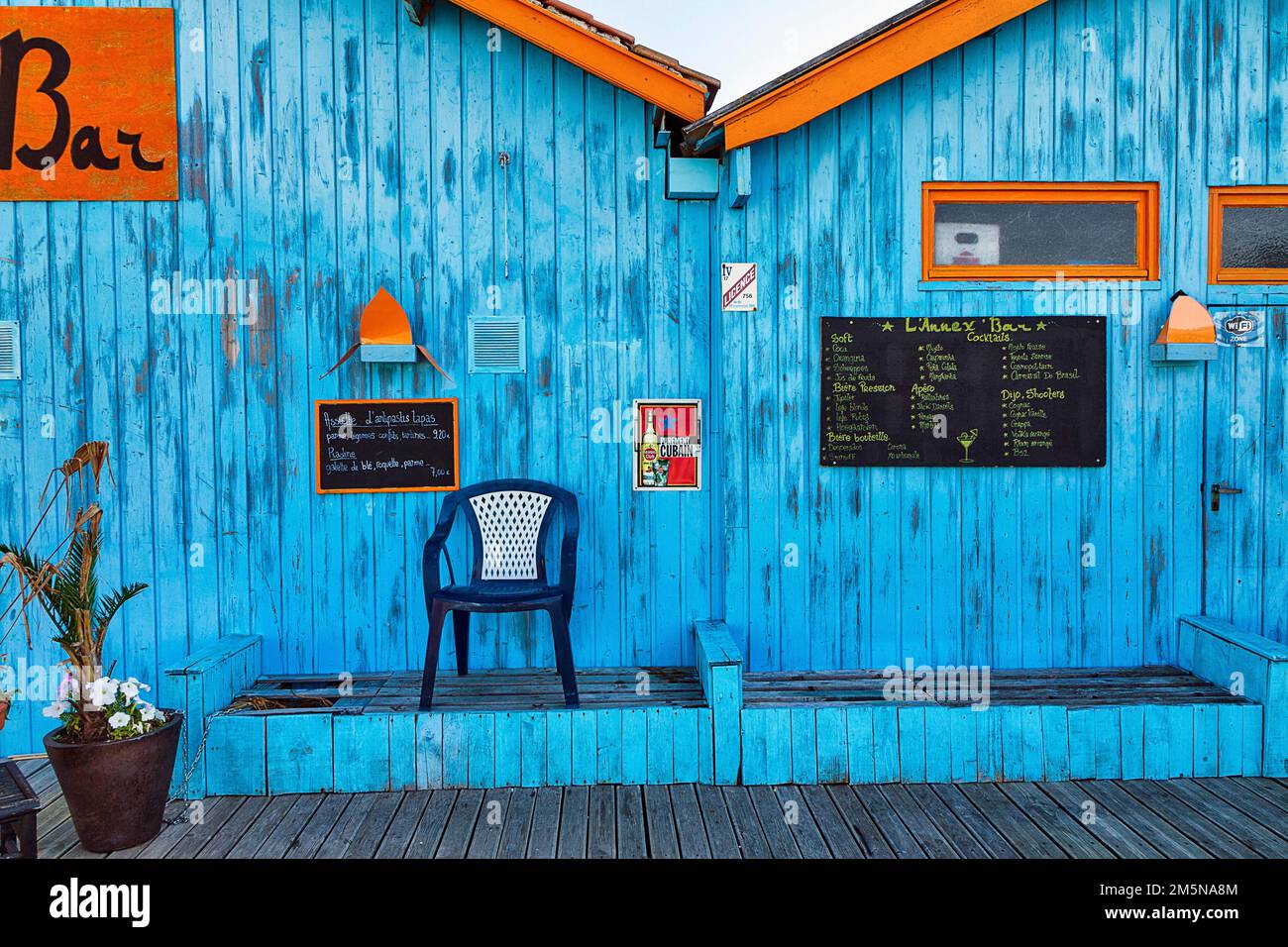 Outdoor tavern menu sign hi-res stock photography and images - Alamy