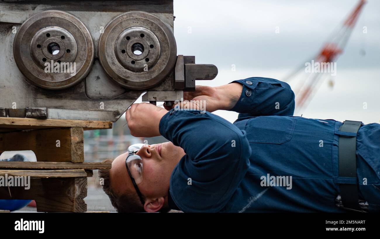 220329-N-SI601-2015 YOKOSUKA, Japan (March 29, 2022) Aviation Boatswain ...
