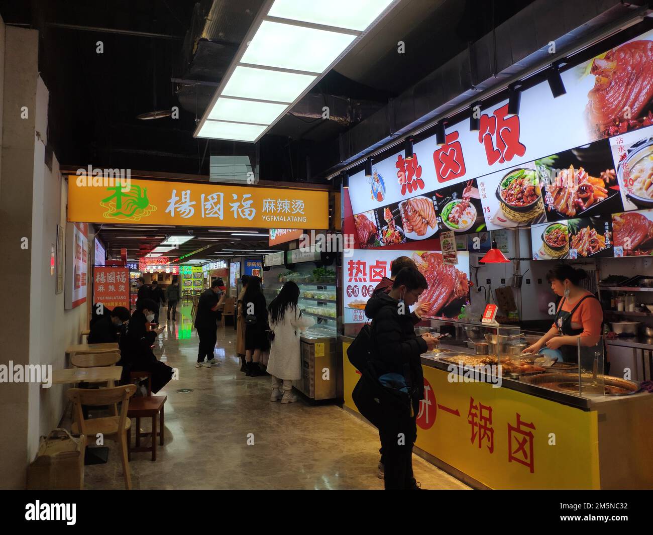 Hustle and bustle resumed in the night food street in Chongqing, China ...