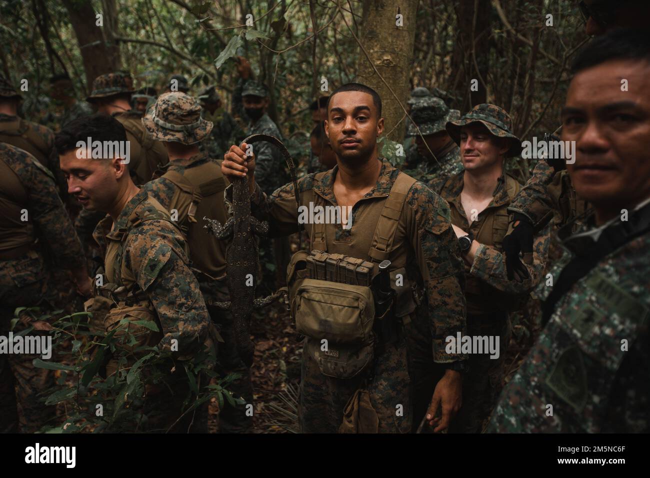 U.S. Marines with 3d Reconnaissance Battalion, 3d Marine Division, and Philippine Marines with ...
