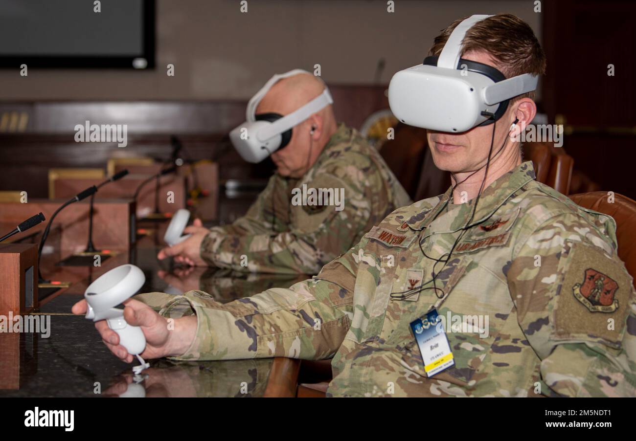 Service members participate in a virtual reality suicide prevention ...
