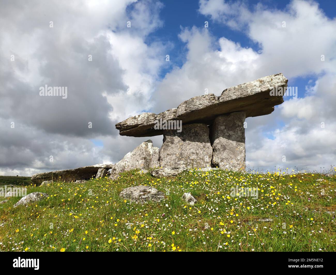 Prehistoric site ireland hi-res stock photography and images - Alamy