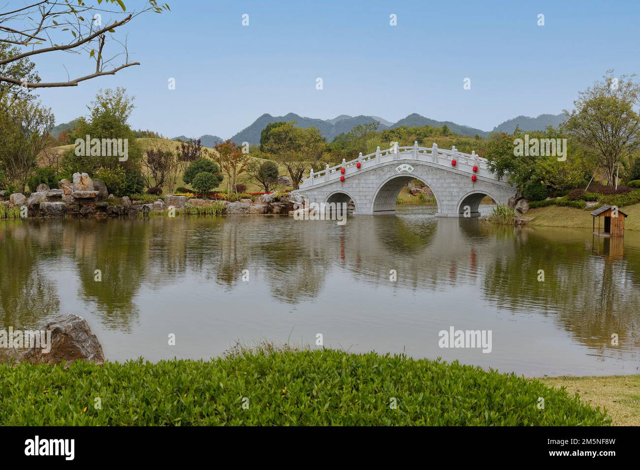Chinese rock garden hi-res stock photography and images - Alamy