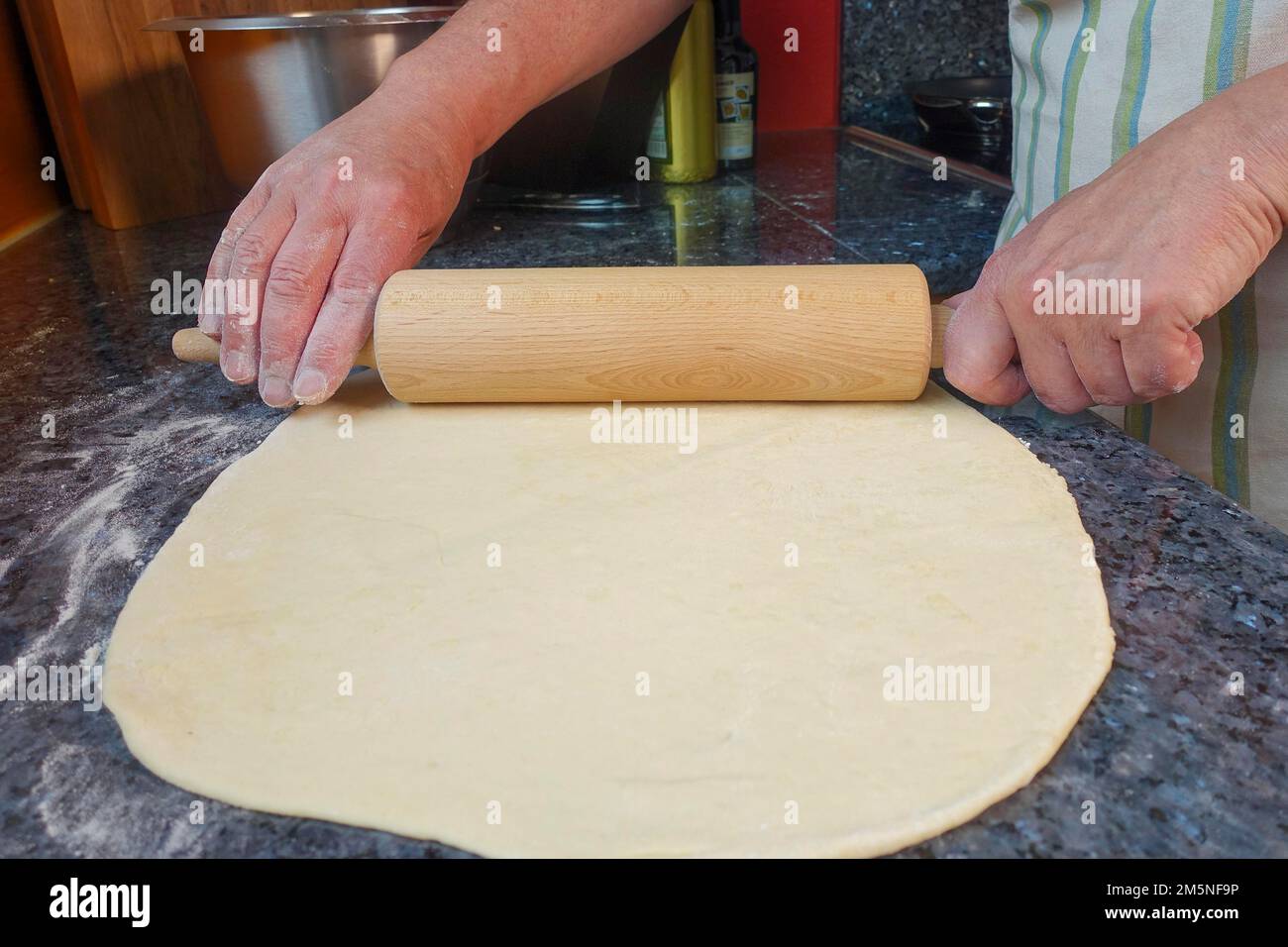 Swabian cuisine, preparation of mini dinnete, also dennete, dinnede ...