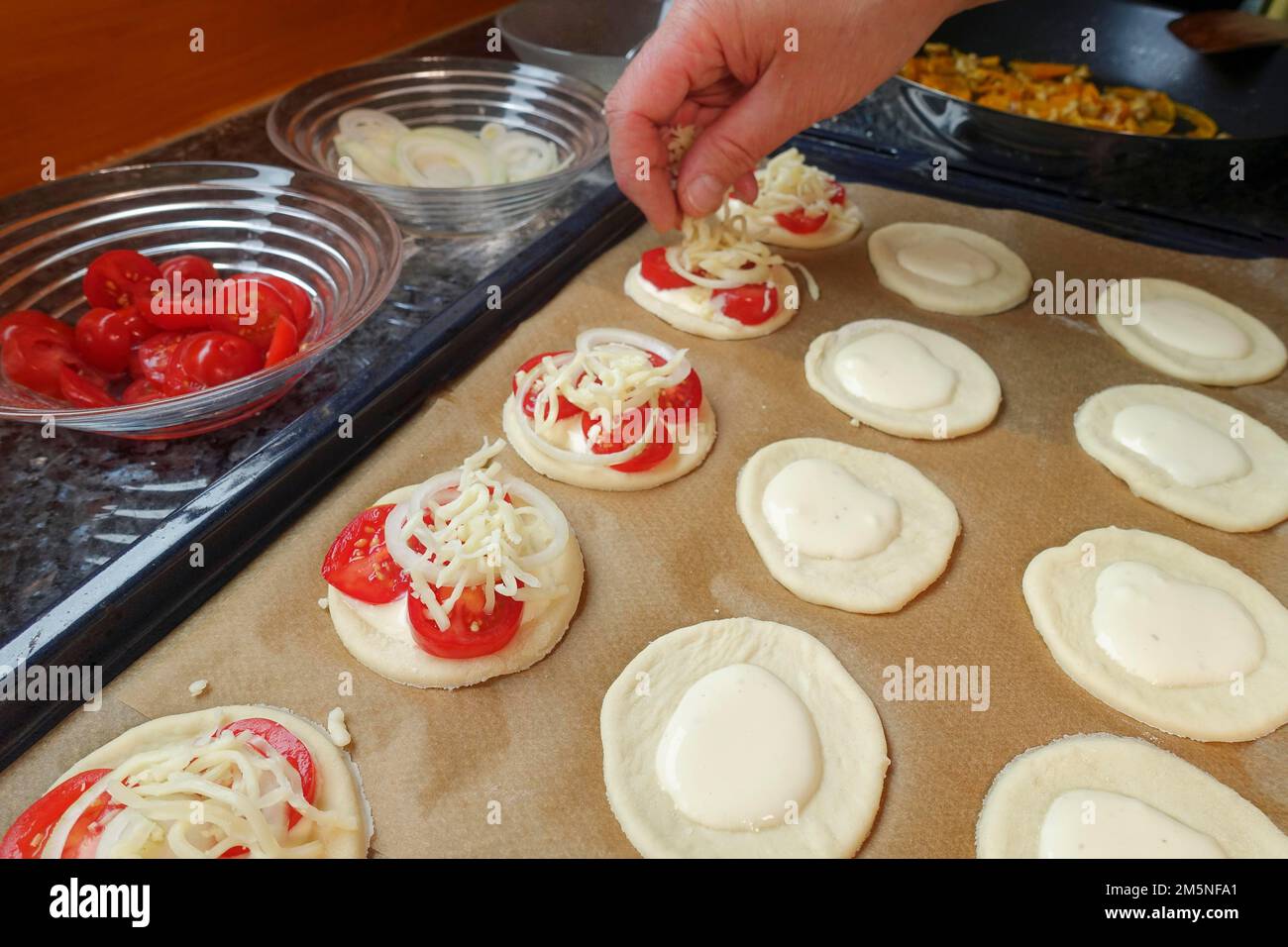 Swabian cuisine, preparation Mini-Dinnete, also Dennete, Dinnede ...