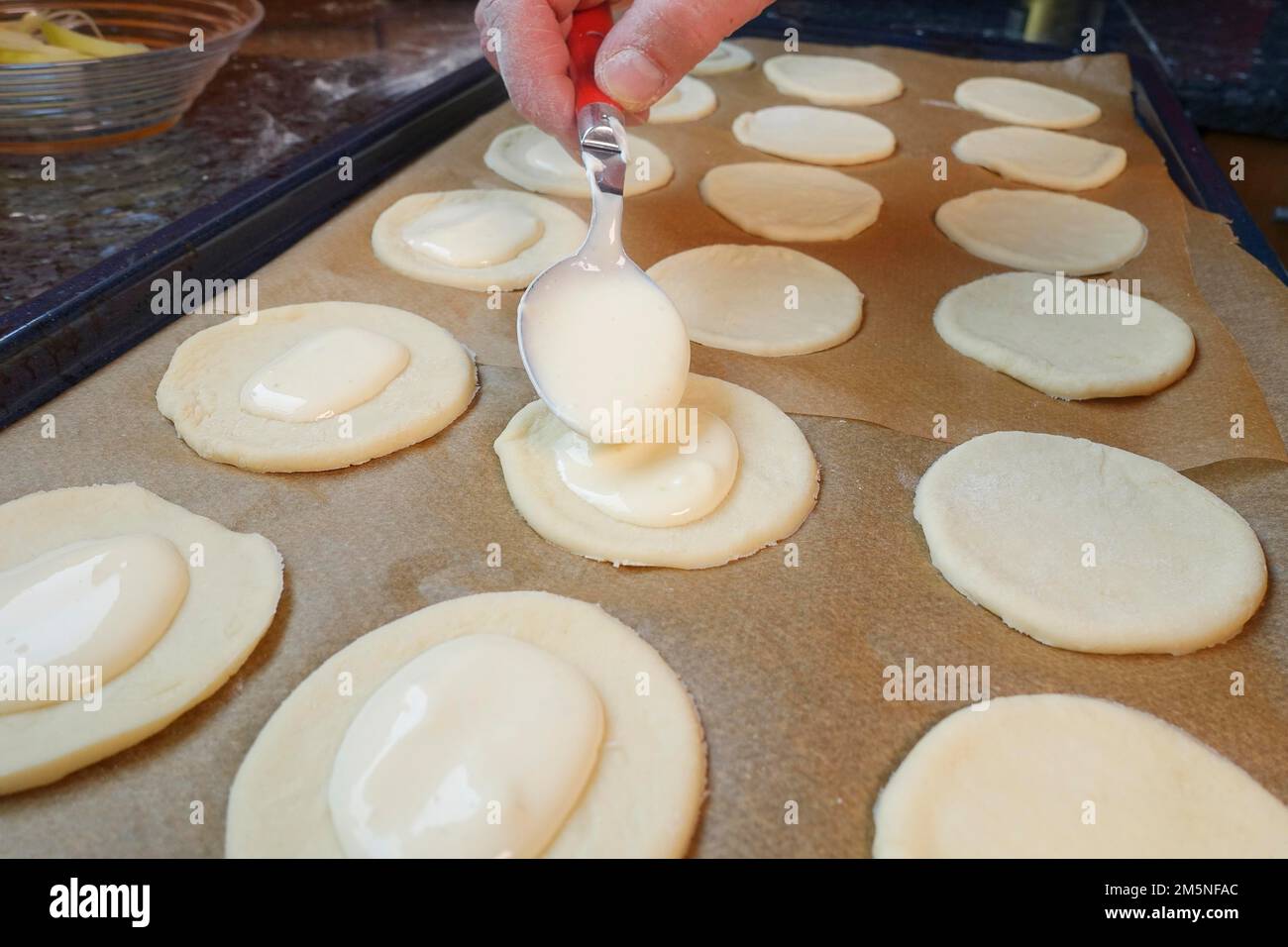 Swabian cuisine, preparation of mini dinnete, also dennete, dinnede ...