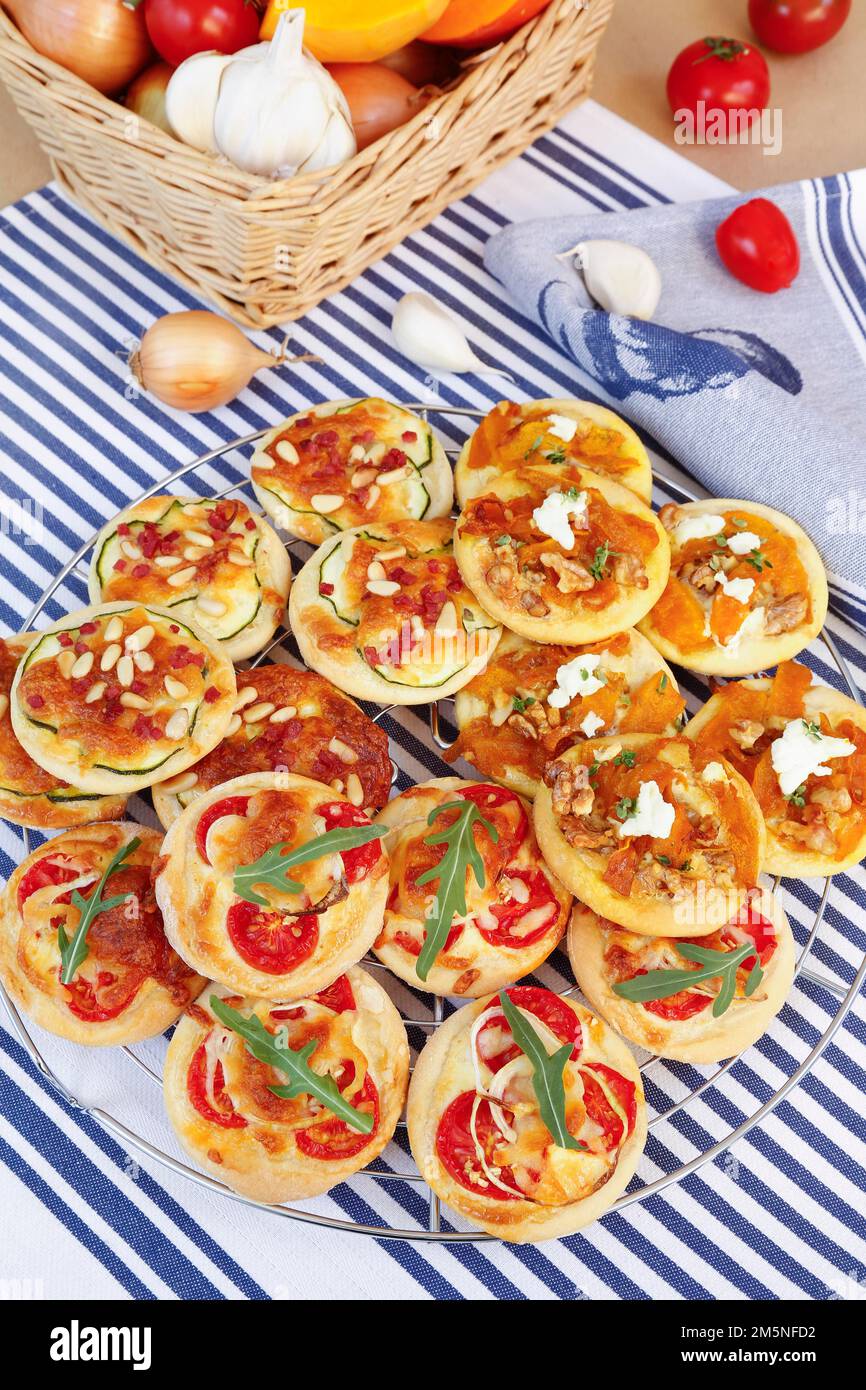 Dennetle hi-res stock photography and images - Alamy