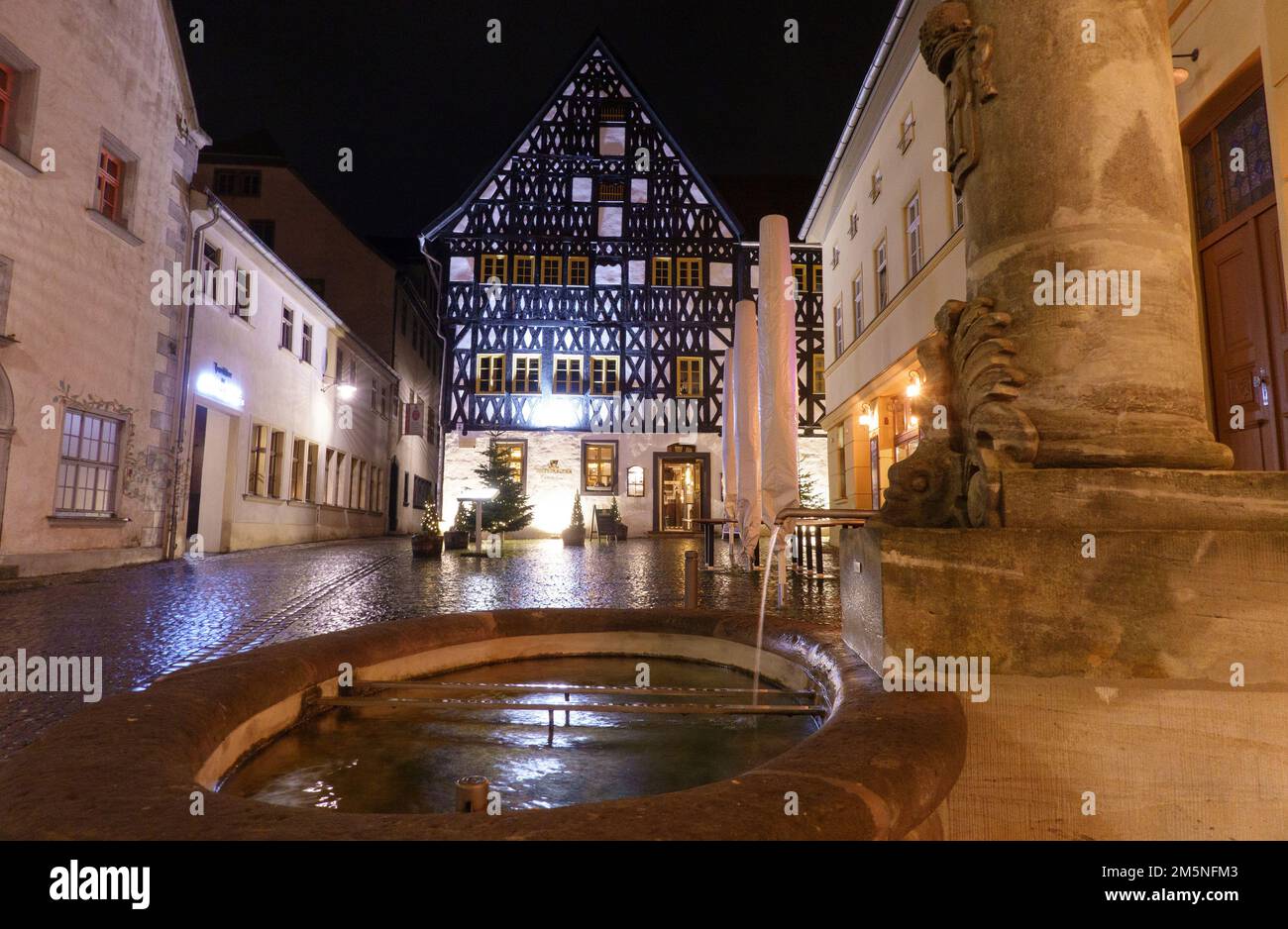 22 December 2022, Thuringia, Weimar: The "Geleitschenke" (M) in a ...