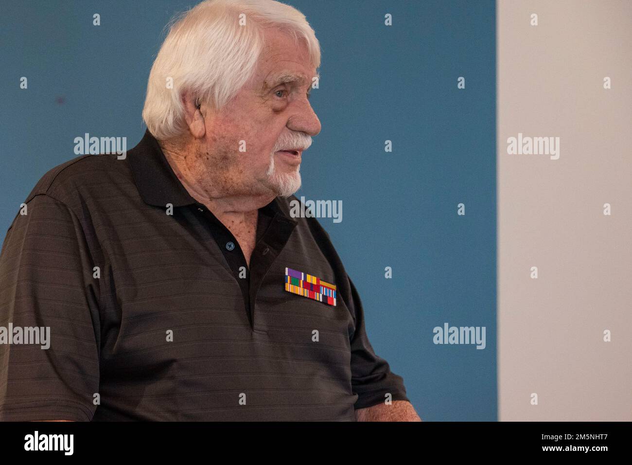 Iwo Jima veteran Marine Pfc. Robert Riechman speaks to a crowd at West ...
