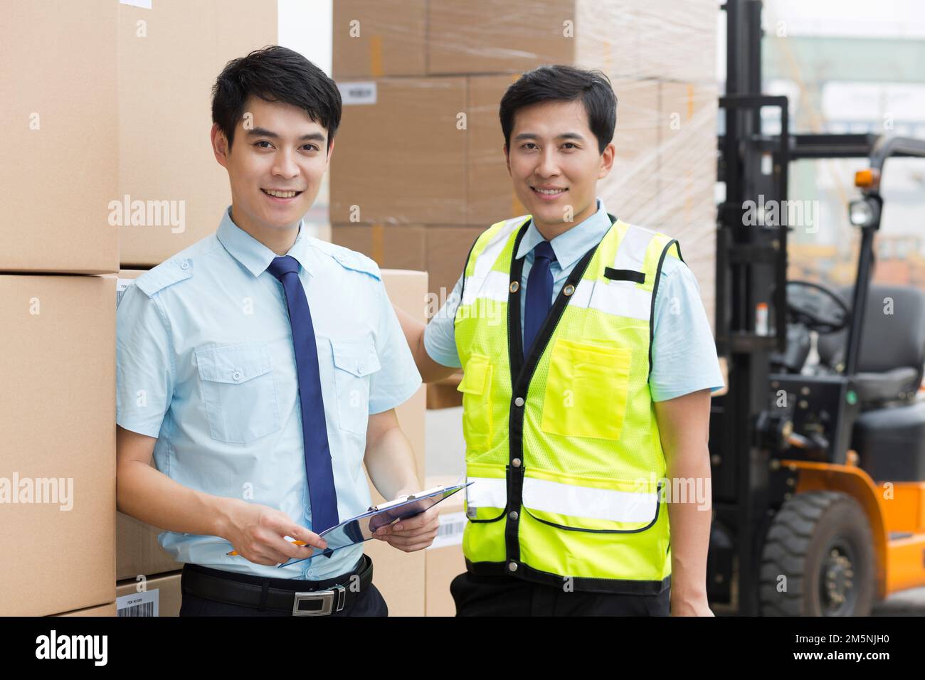 Logistics warehouse management personnel hi-res stock photography and ...