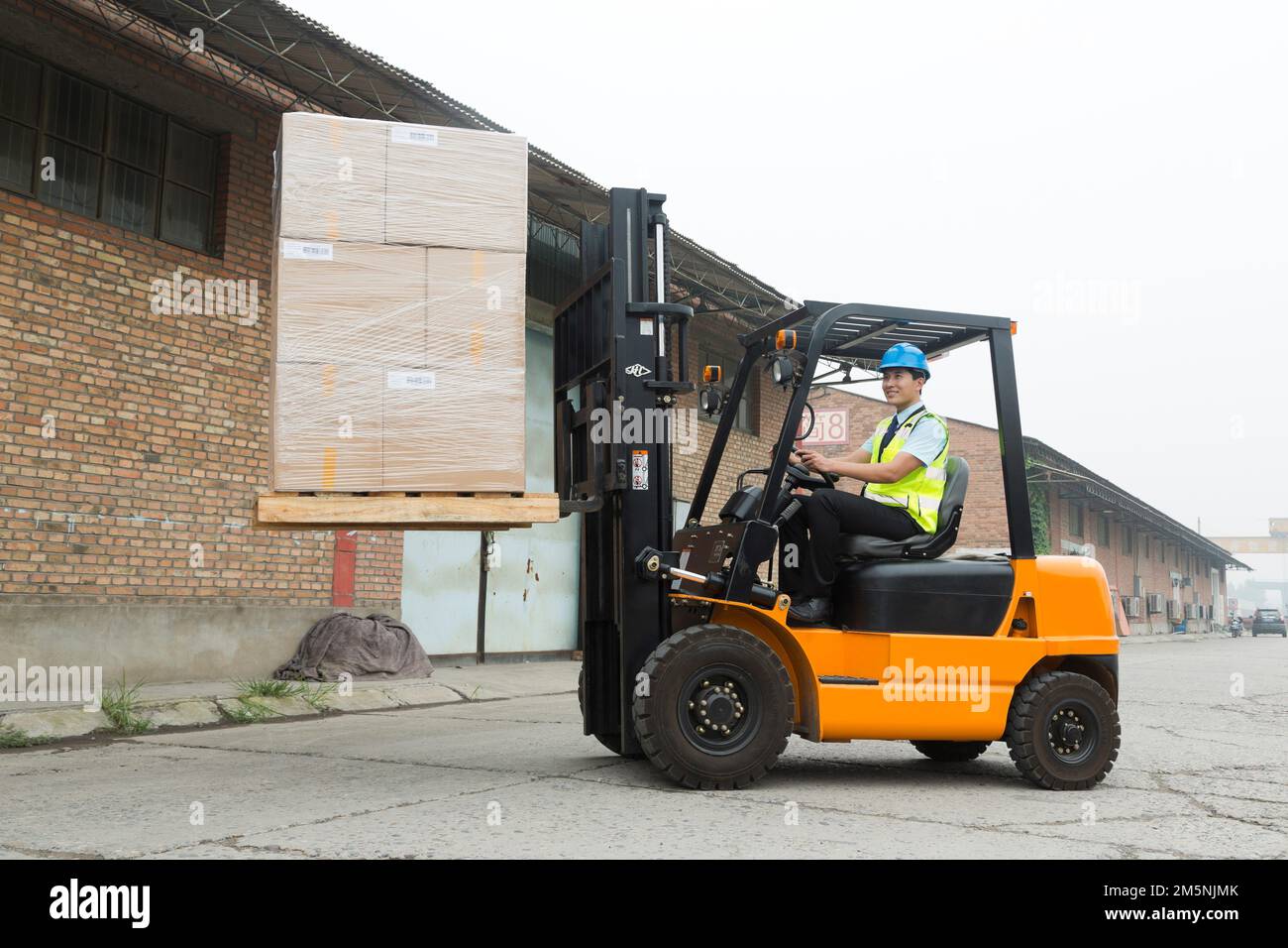 Forklift loading hi-res stock photography and images - Alamy