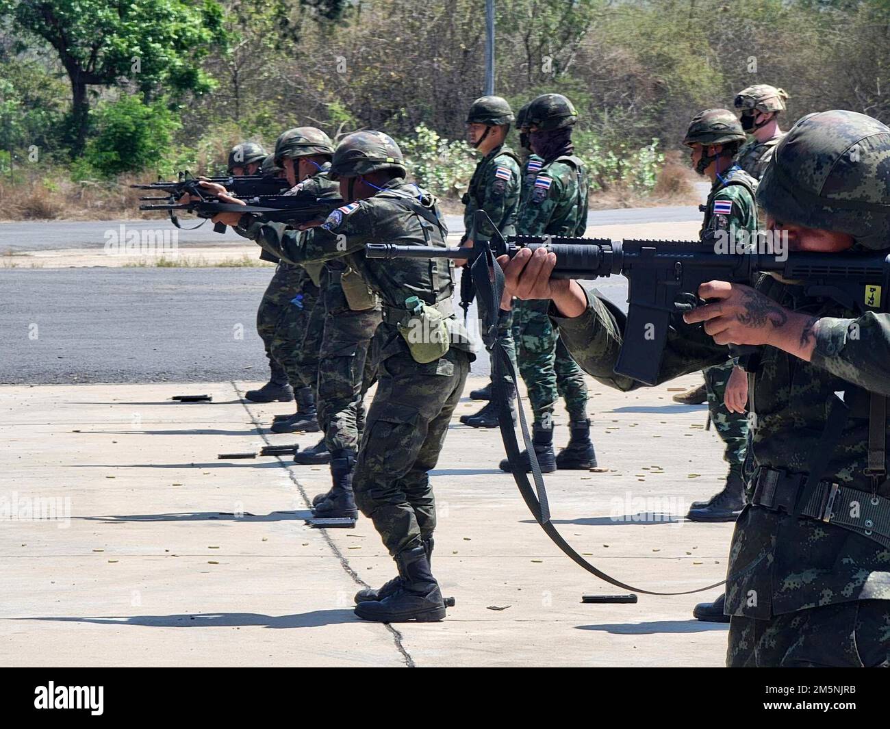Infantrymen with B Co, 4th Battalion, 23rd Infantry Regiment, 2nd ...