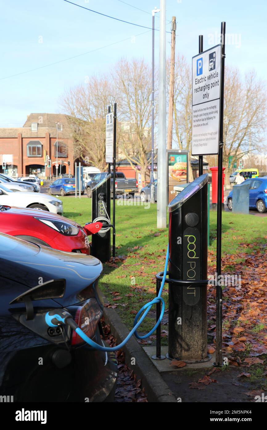 ELECTRIC CAR CHARGING POINT IN USE IN A TOWN CENTRE CAR PARK Stock ...