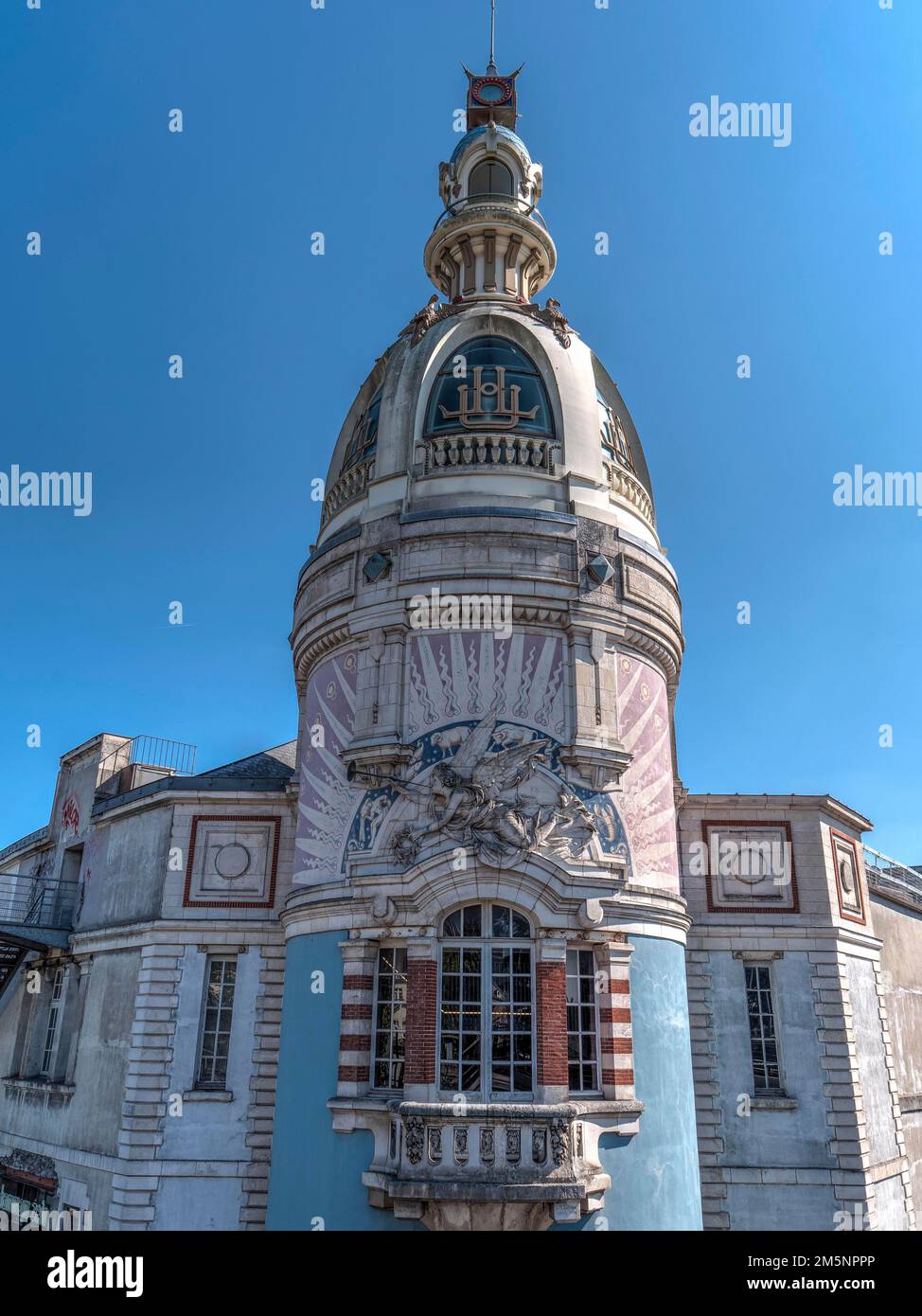 Historic Site Tour LU Facade Tower, former Lefevre-Utile biscuit ...
