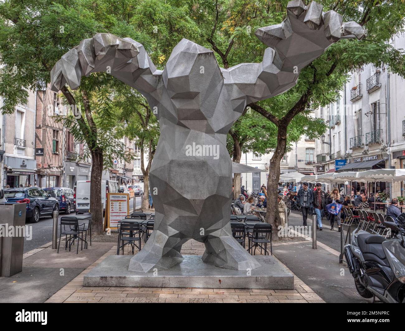Giant modern art sculpture Le Monstre, Xavier Veilhan on the Grande ...