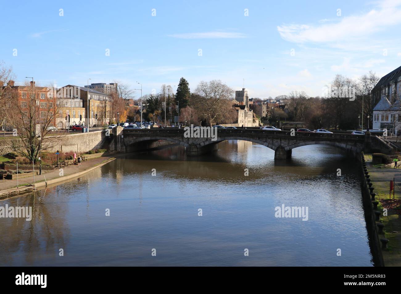 RIVER MEDWAY WITH BRIDGE IN MAIDSTONE KENT Stock Photo - Alamy