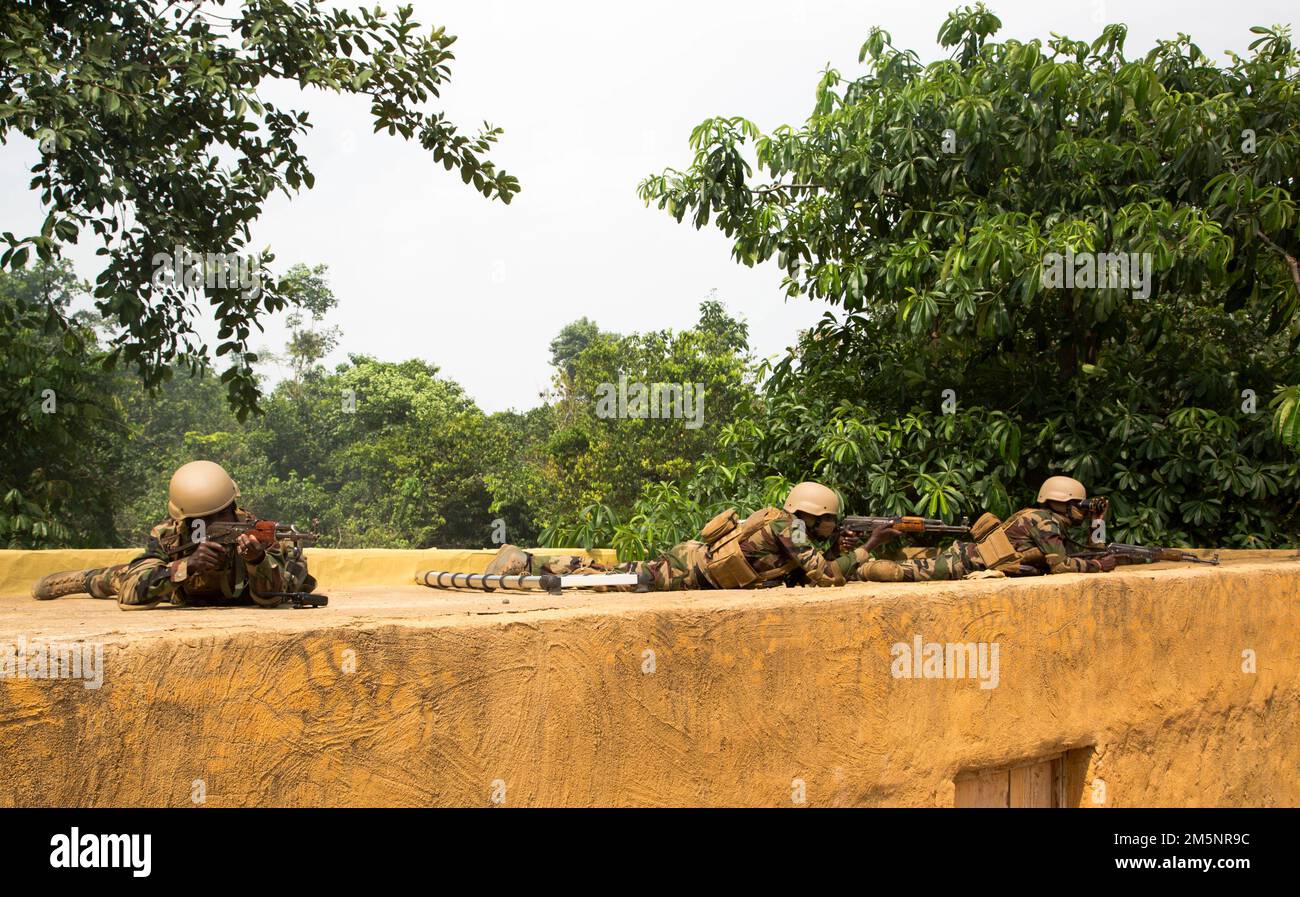 Niger Special Forces Soldier pulls security and maintains situational ...