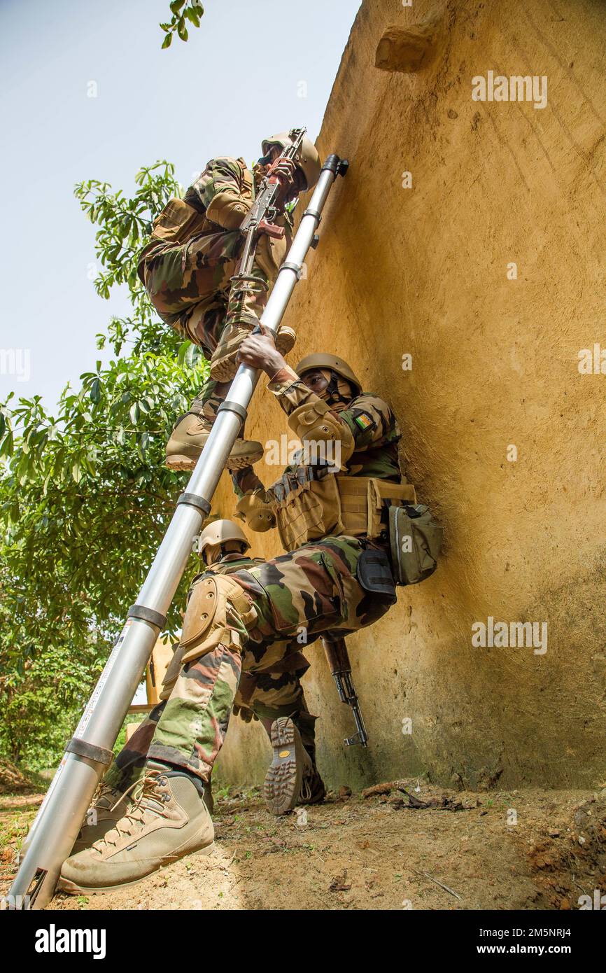 Niger Special Forces Soldiers climb a ladder during tactical urban ...