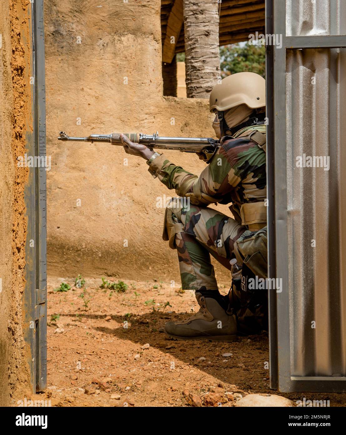 Niger Special Forces Soldier pulls security and maintains situational ...
