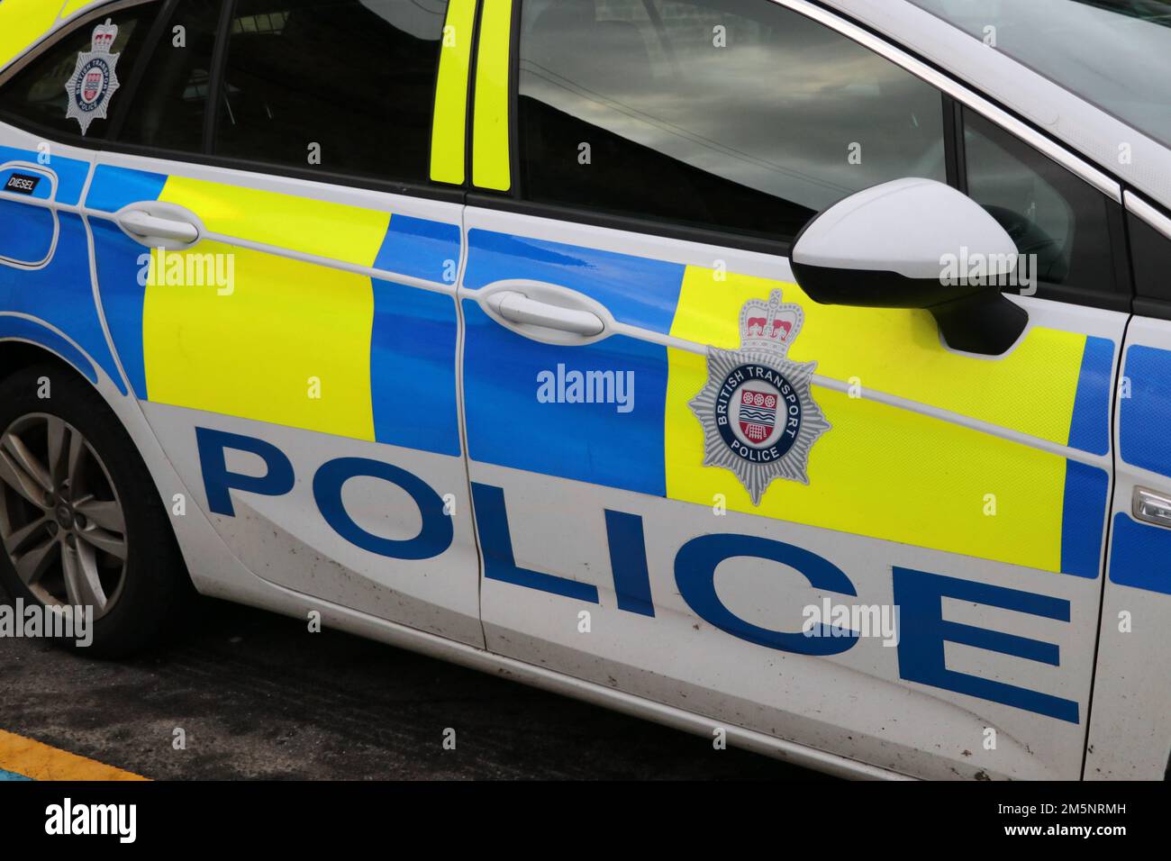 A CLOSE UP VIEW SHOWING THE LETTERING ON A UK POLICE CAR OF THE BRITISH ...