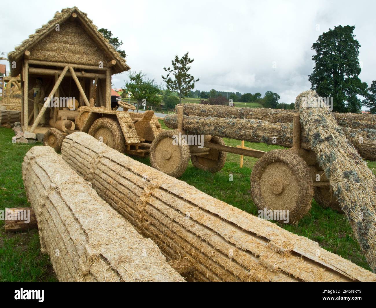 Black Forest Knocking Sawmill at the Straw Sculpture Competition in ...