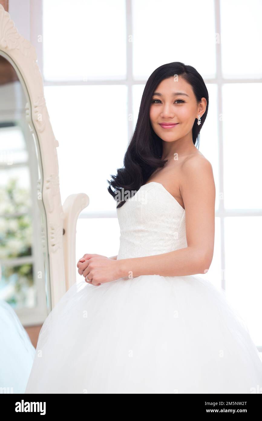 Beautiful young woman turn around hi-res stock photography and images ...