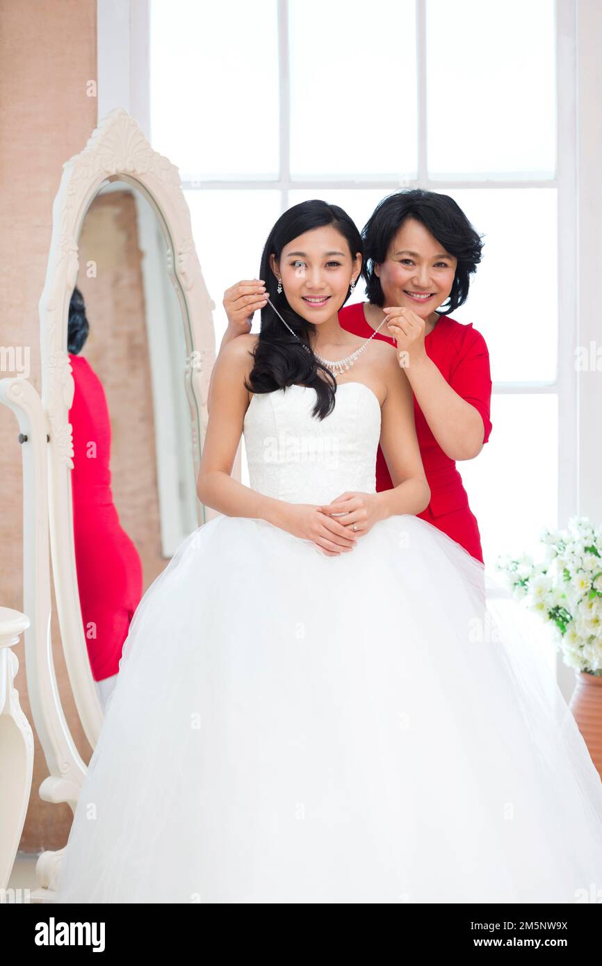 The beautiful bride and her mother Stock Photo - Alamy