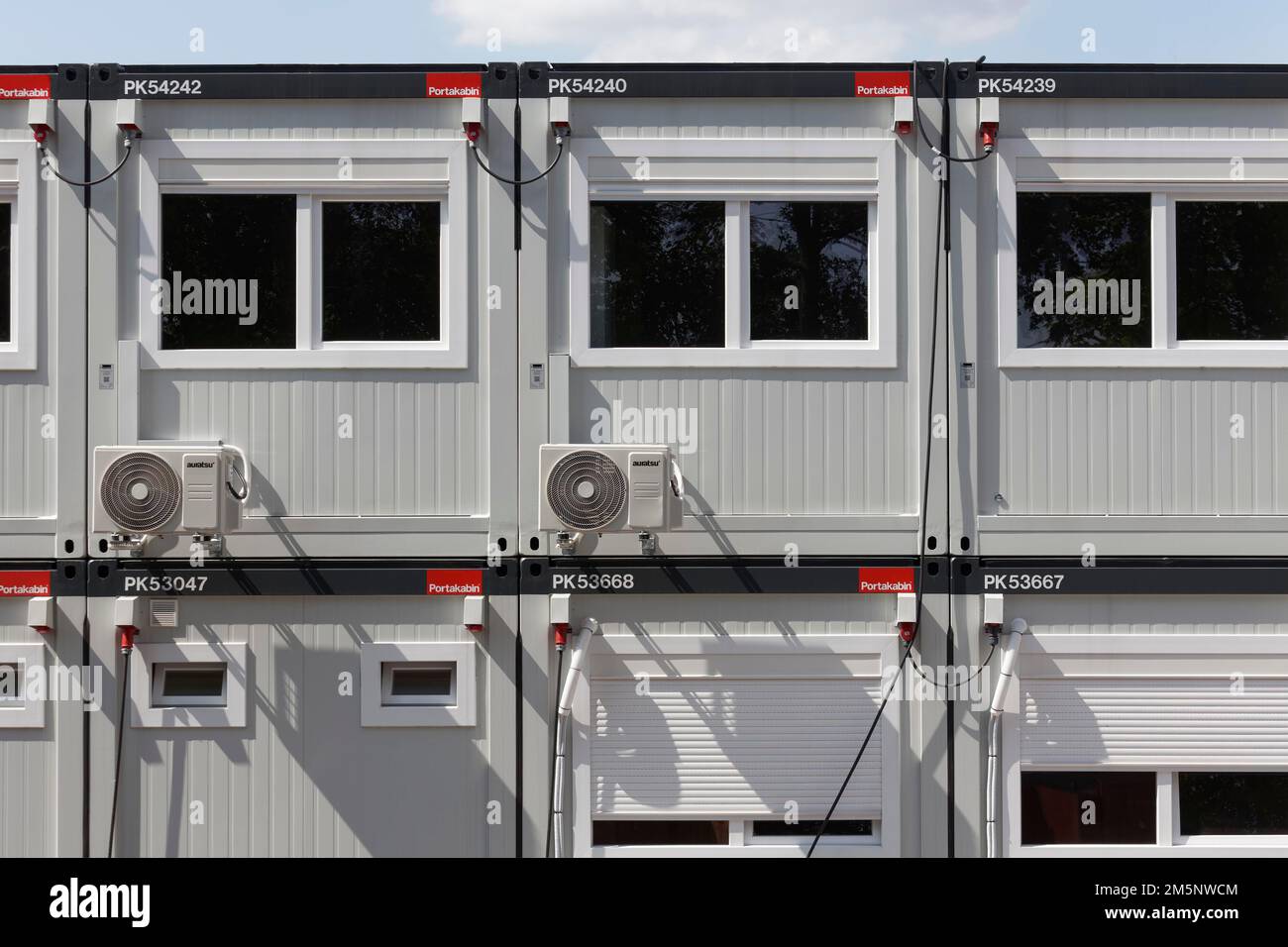 Air conditioned offices hi-res stock photography and images - Alamy