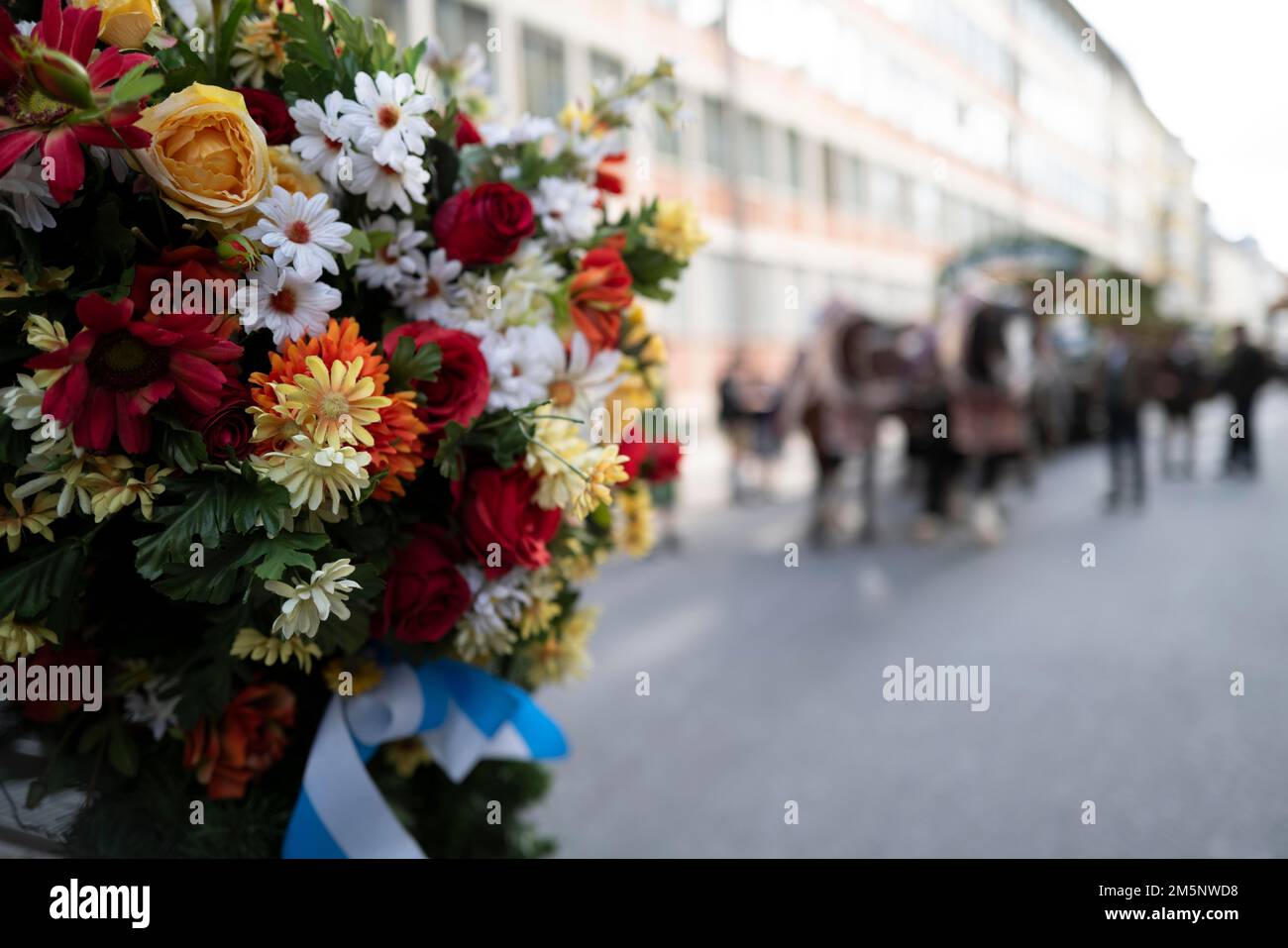 Lovely flowers and the Bavarian colours tied to a beer carriage at the ...