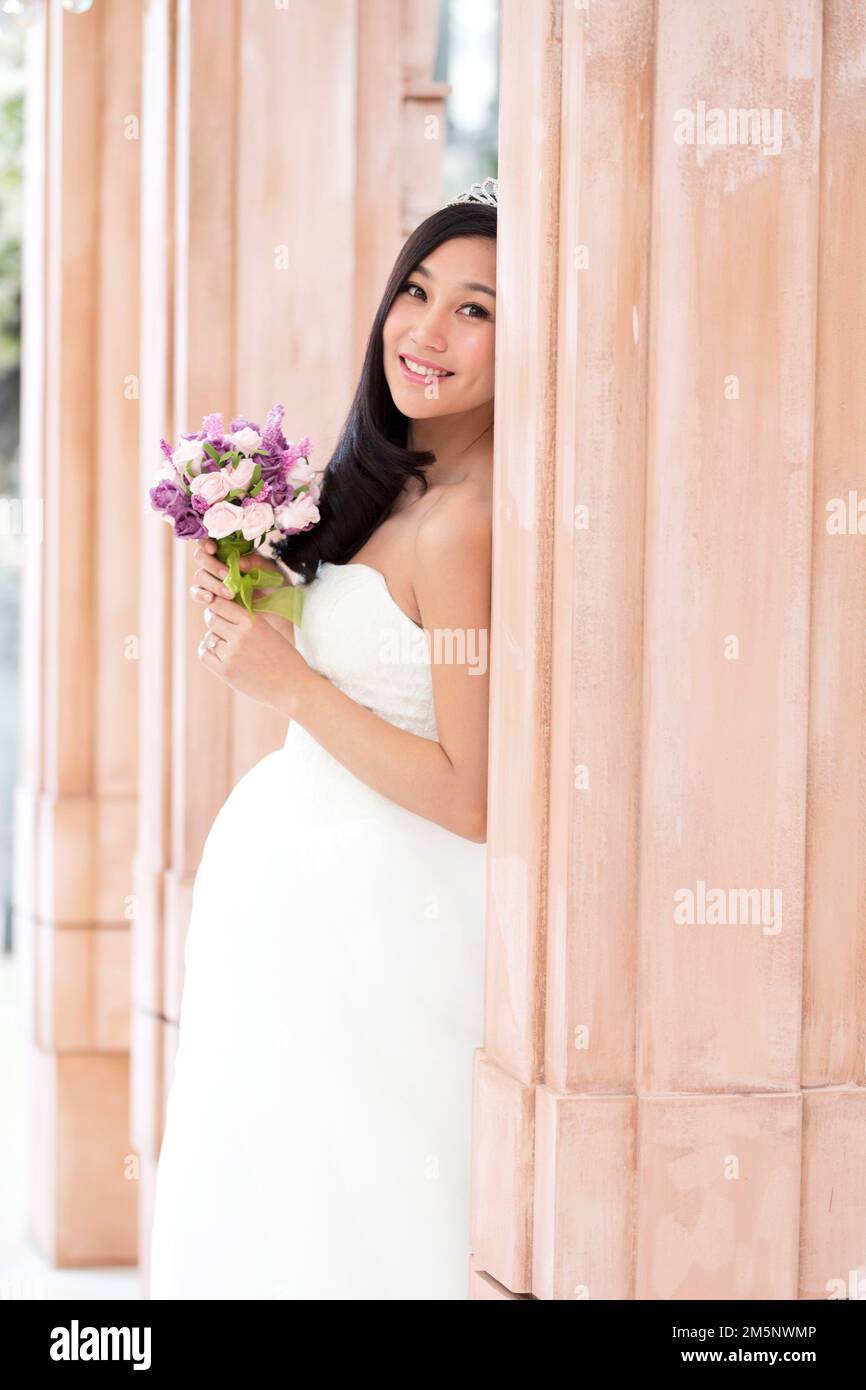 The beautiful bride carrying flowers Stock Photo - Alamy