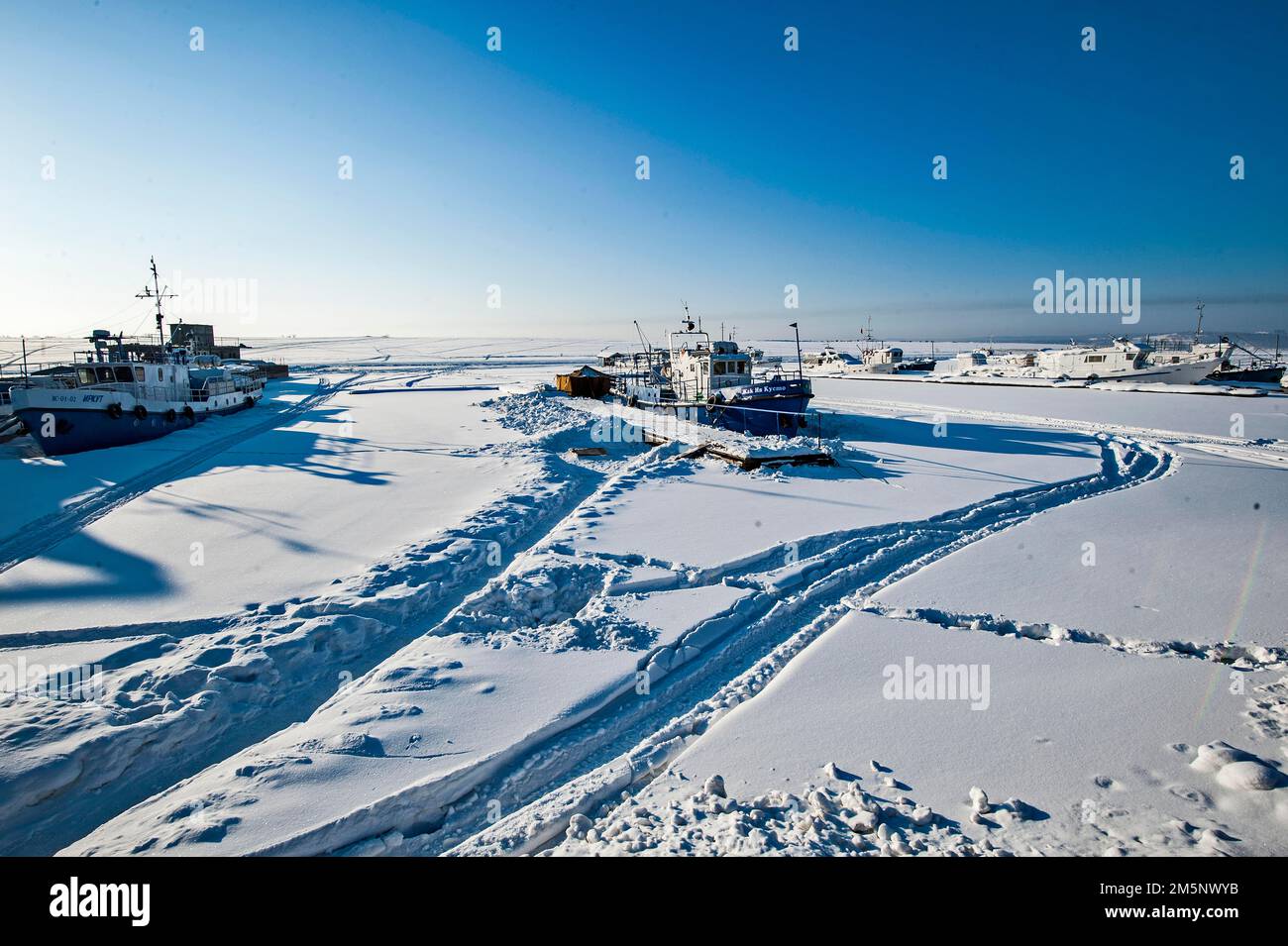 Siberia snow hi-res stock photography and images - Alamy