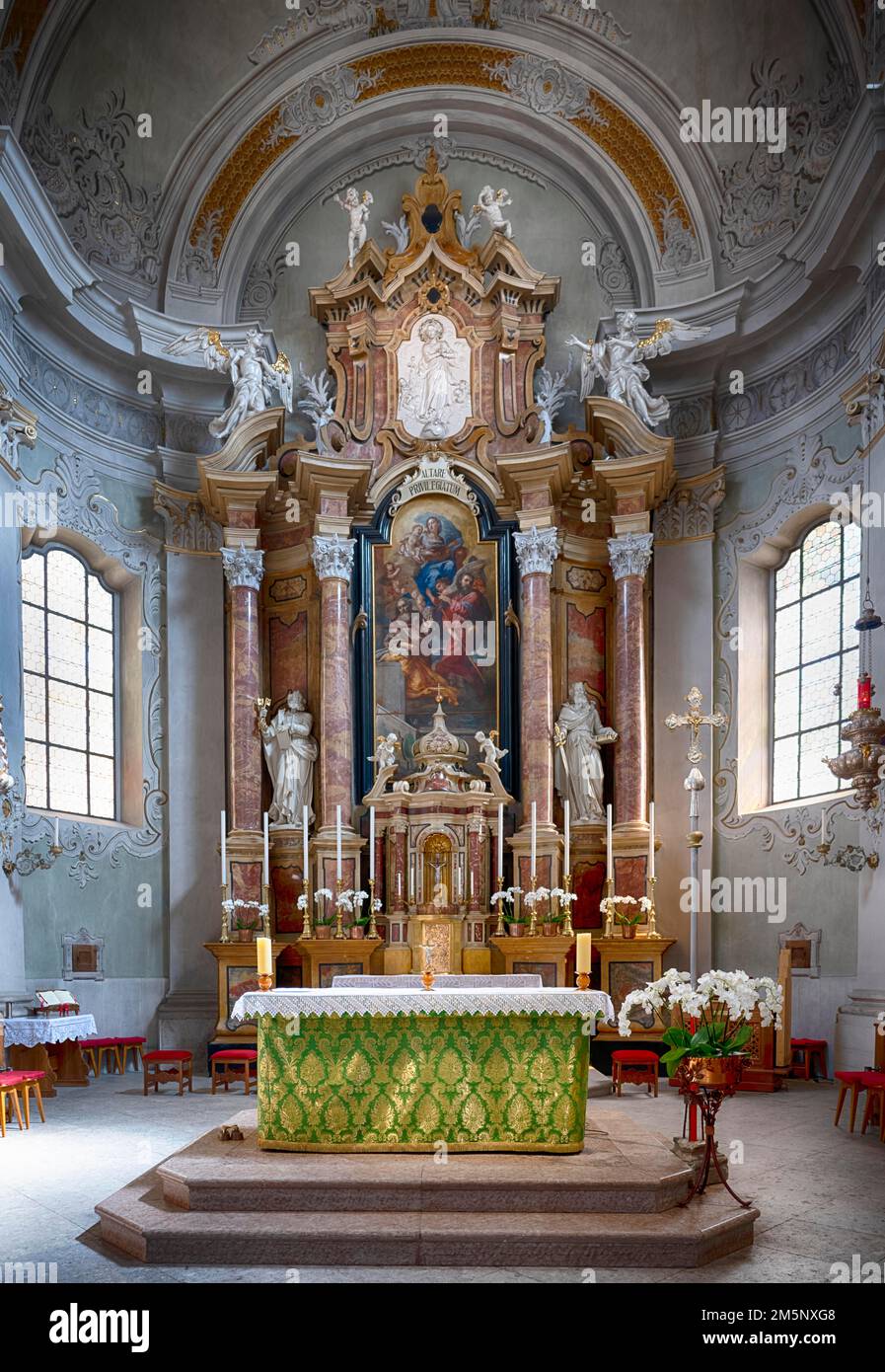 Interior view main altar basilica hi-res stock photography and images ...