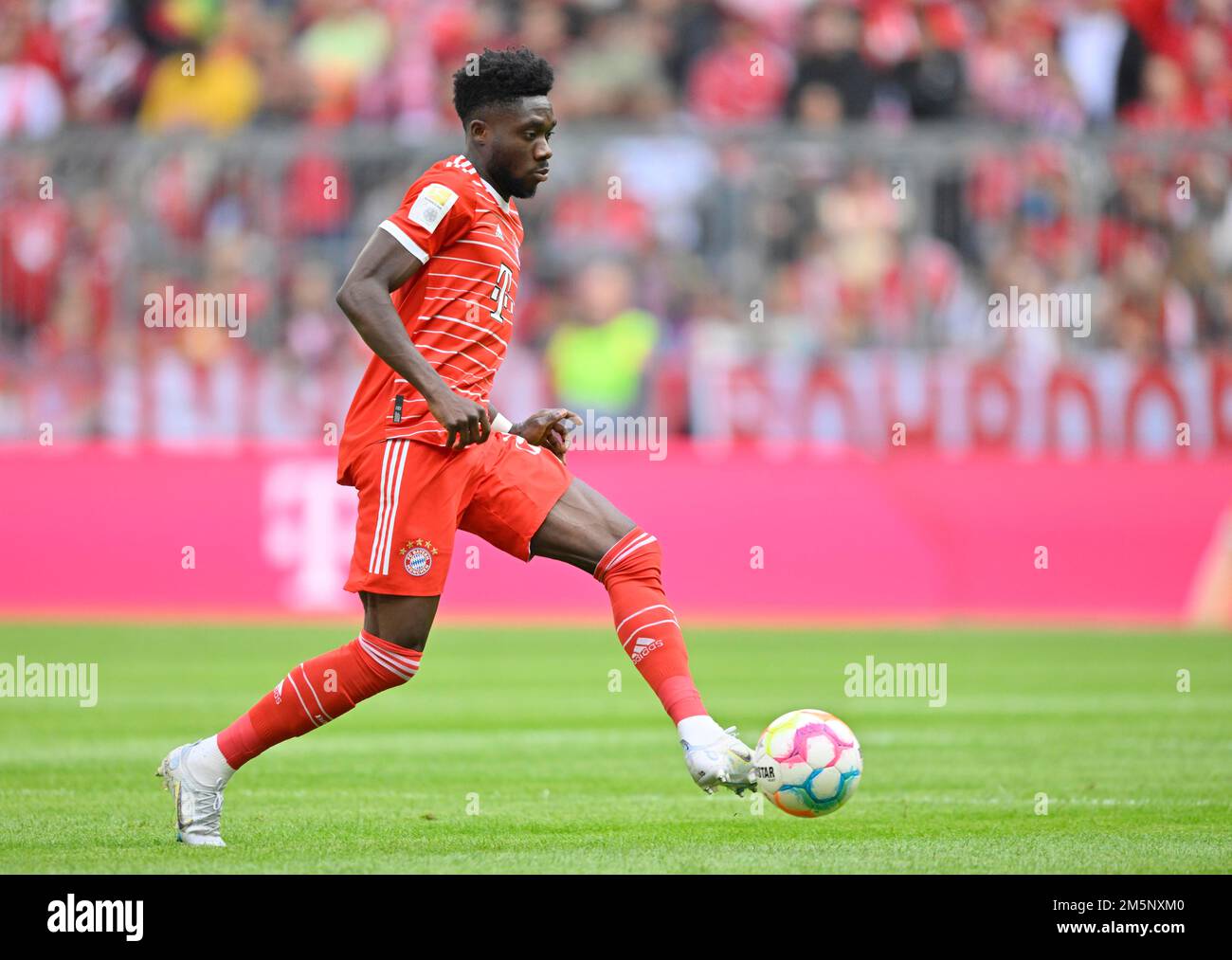 Alphonso Davies Bayern FC Munich FCB (19) on the ball, Allianz Arena ...