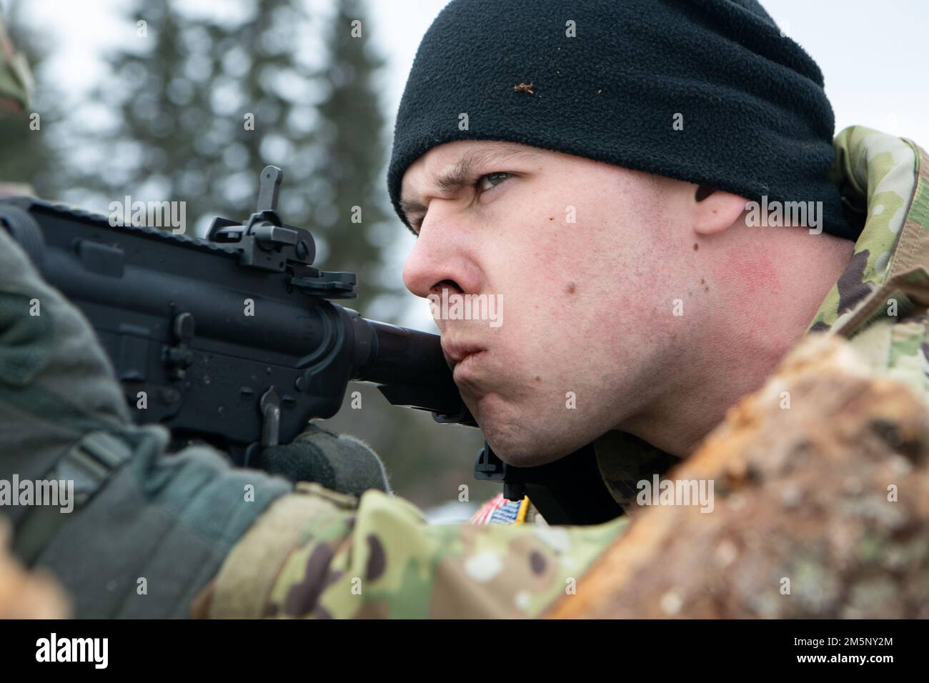 An Alaska Army National Guardsman assigned to the 207th Engineer ...
