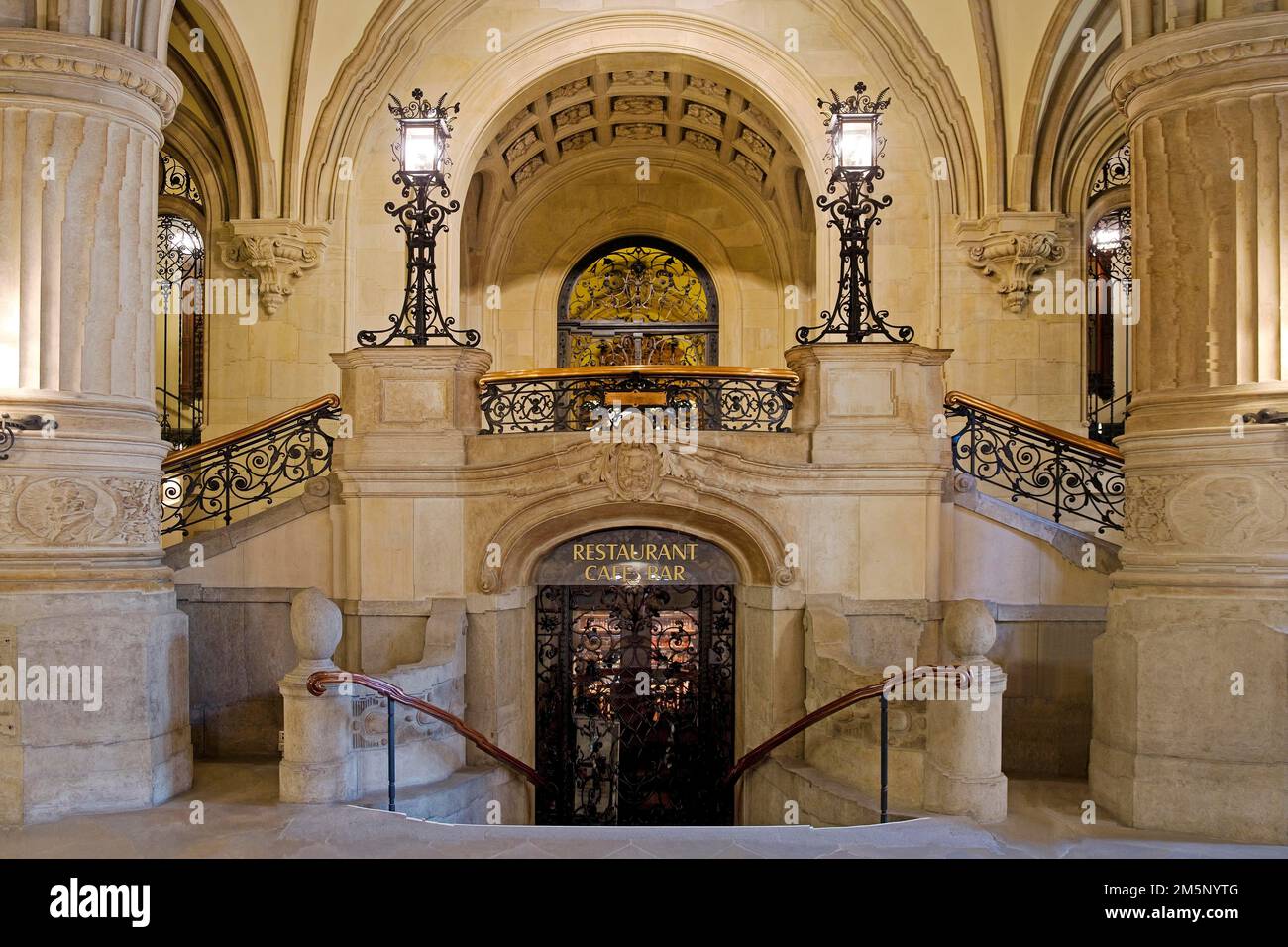 Columned hall with hallway leading to the Hamburg Parliament and ...